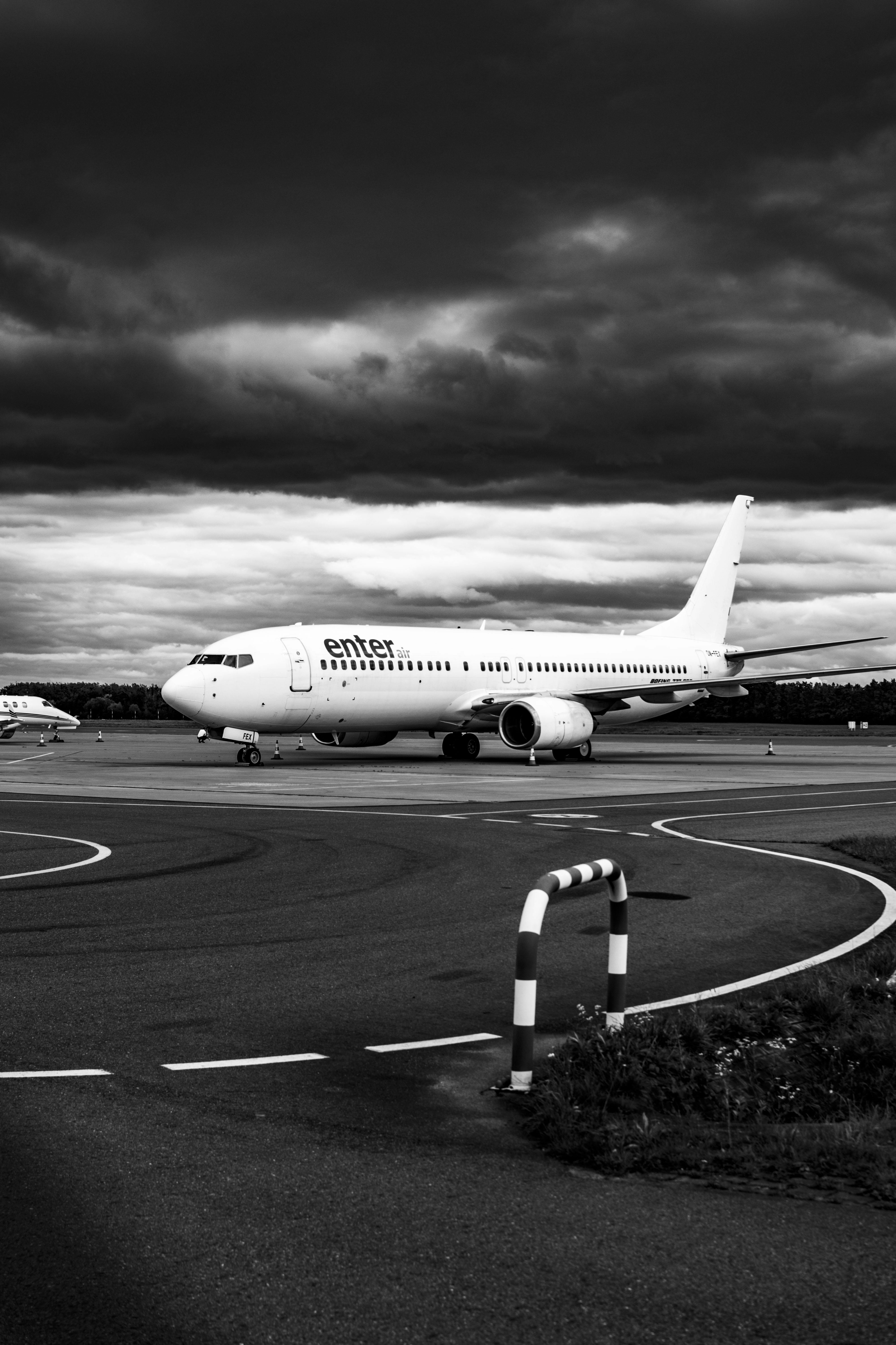 White and Gray Airplane · Free Stock Photo