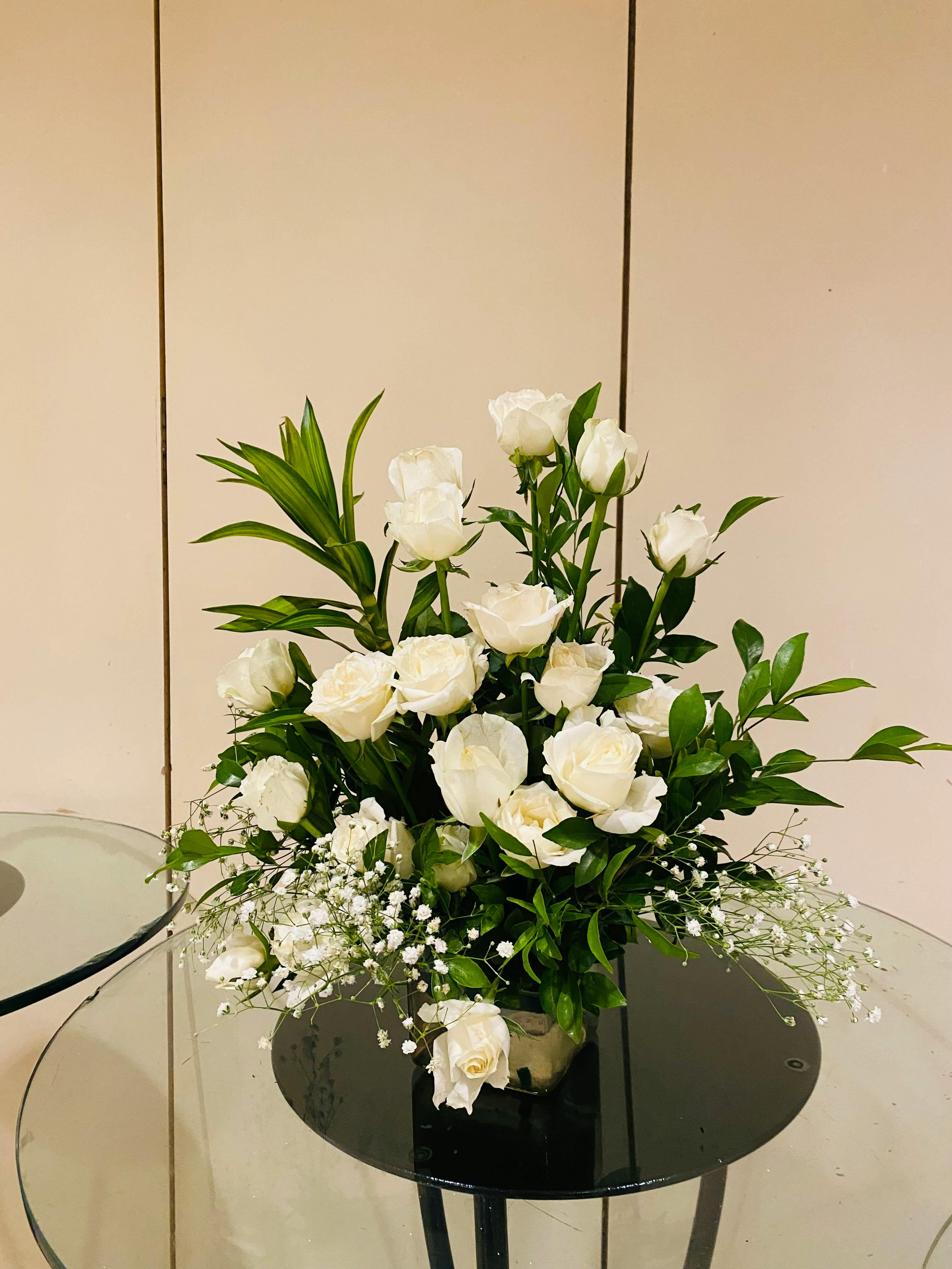 Elegant White Rose Floral Arrangement · Free Stock Photo