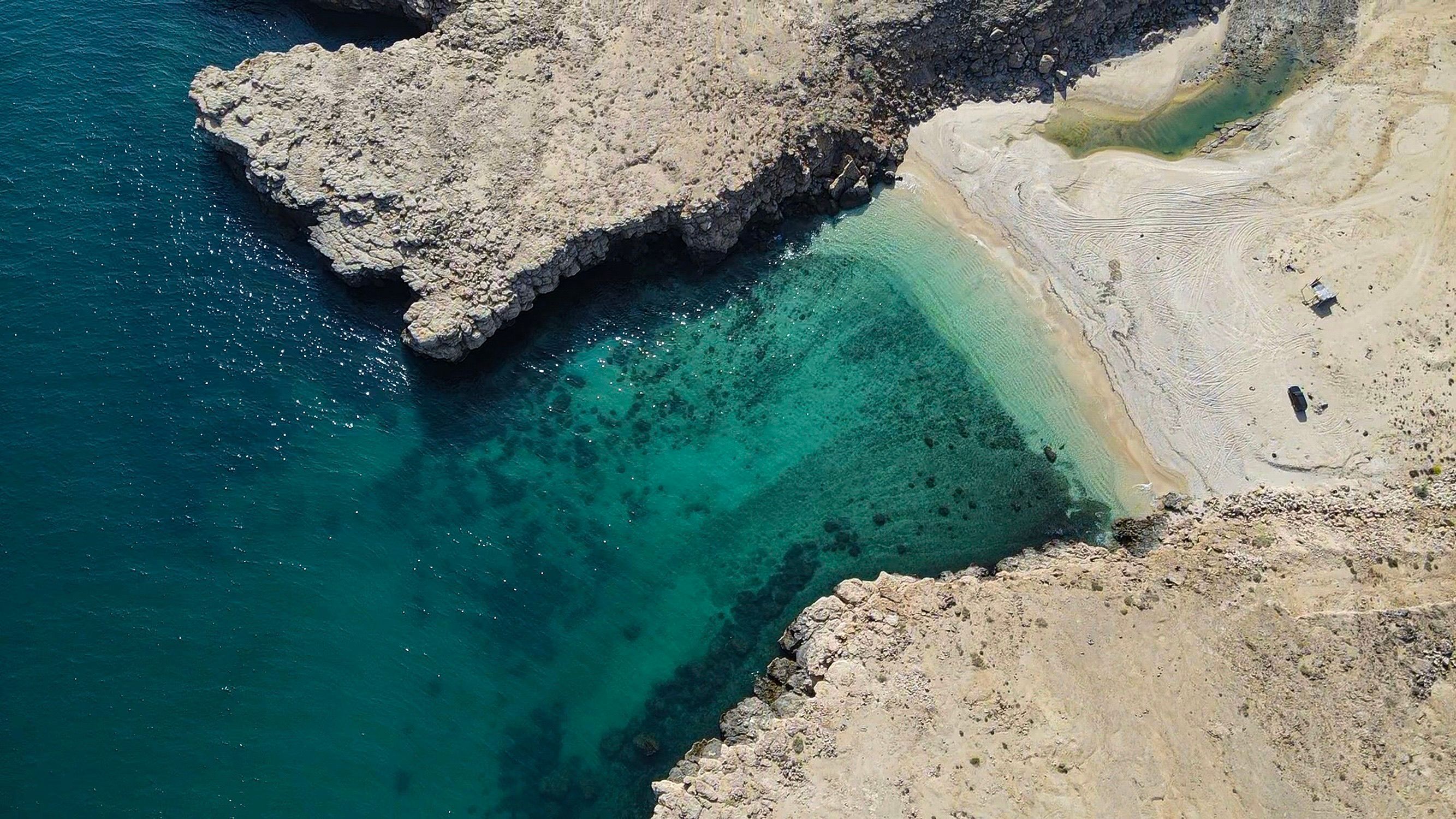 Stunning Aerial View of Dhofar's Pristine Beach Cove · Free Stock Photo