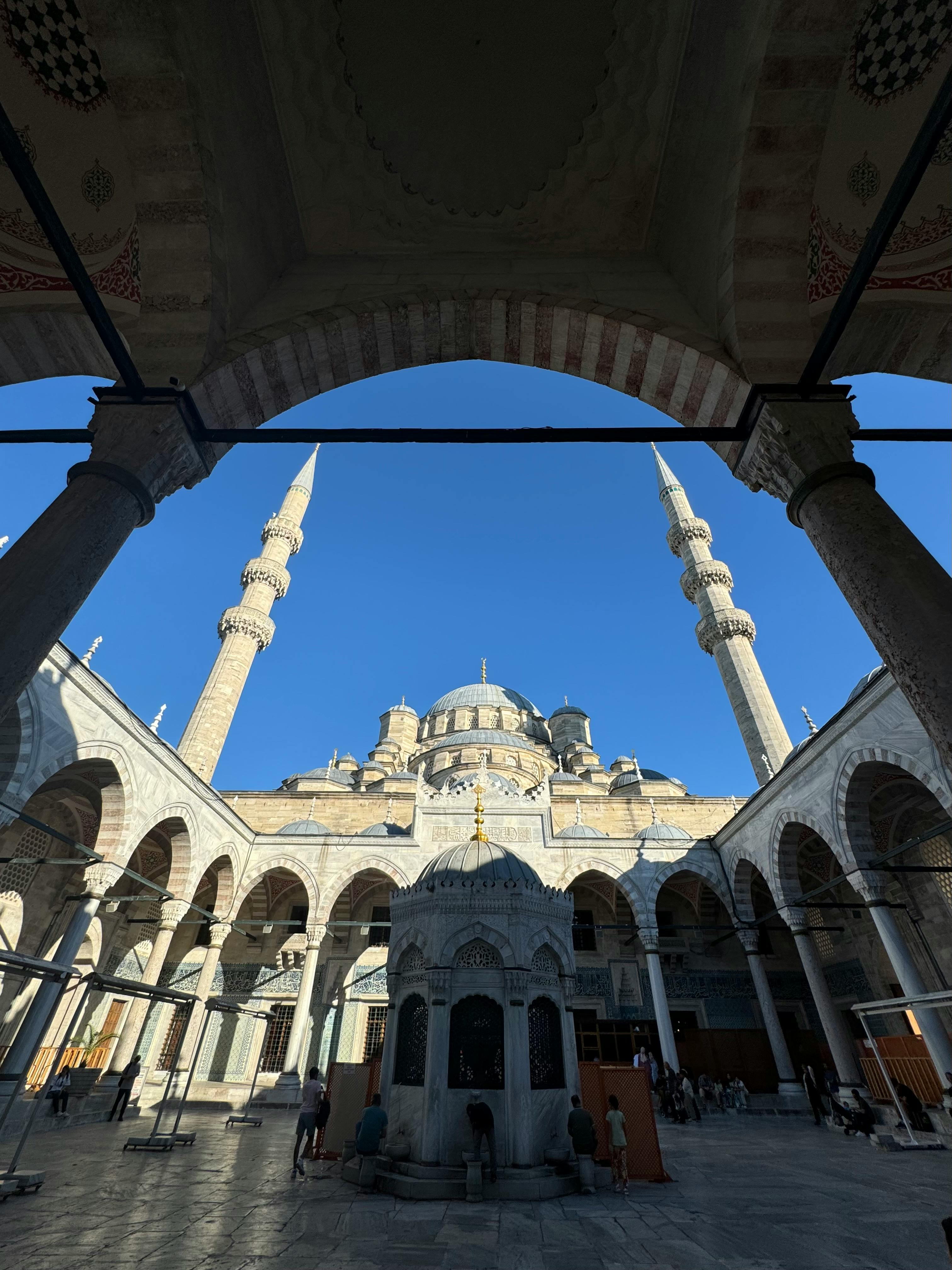 Front View of the Iconic Blue Mosque in Istanbul · Free Stock Photo