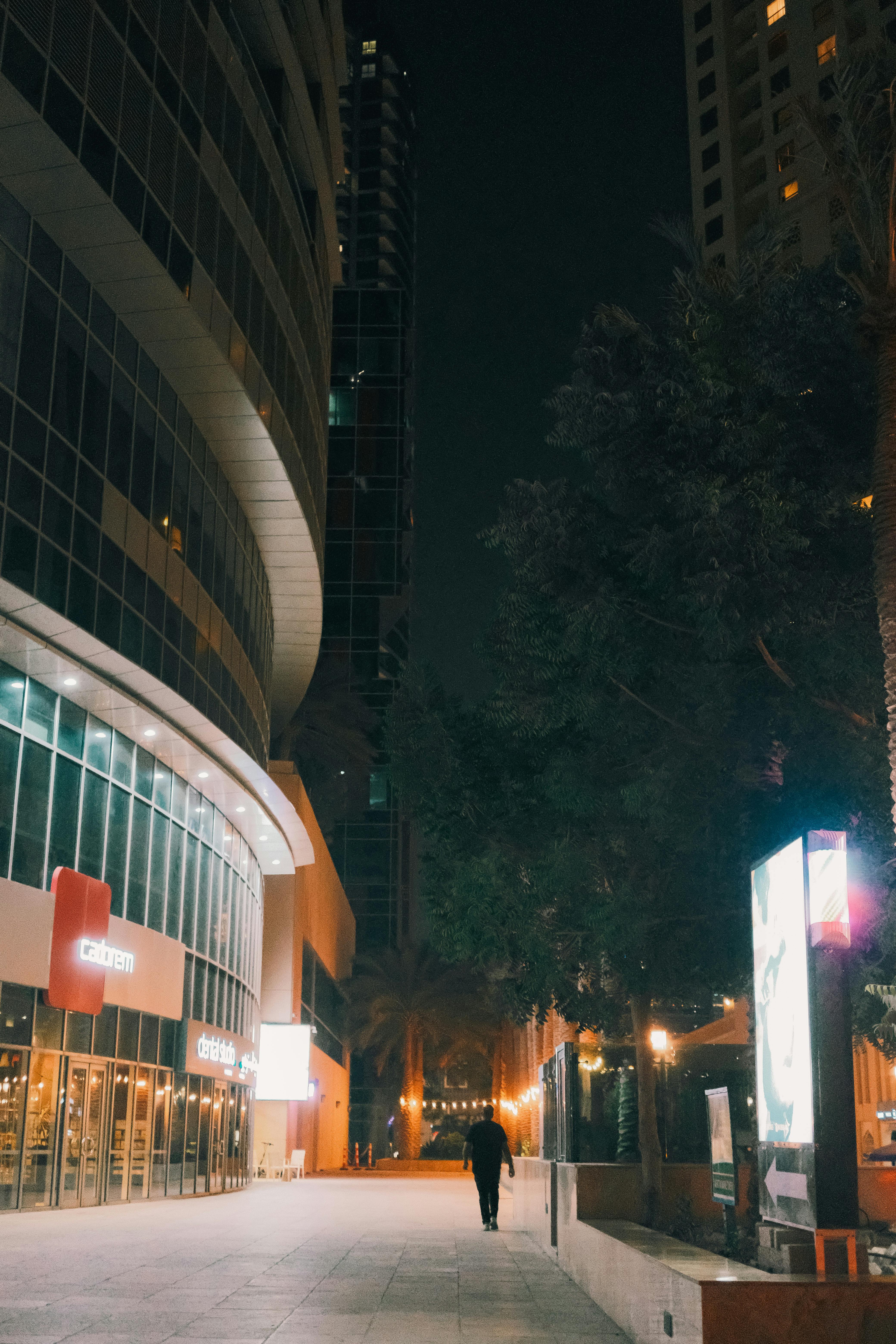 Nighttime Stroll in Modern Urban Dubai · Free Stock Photo