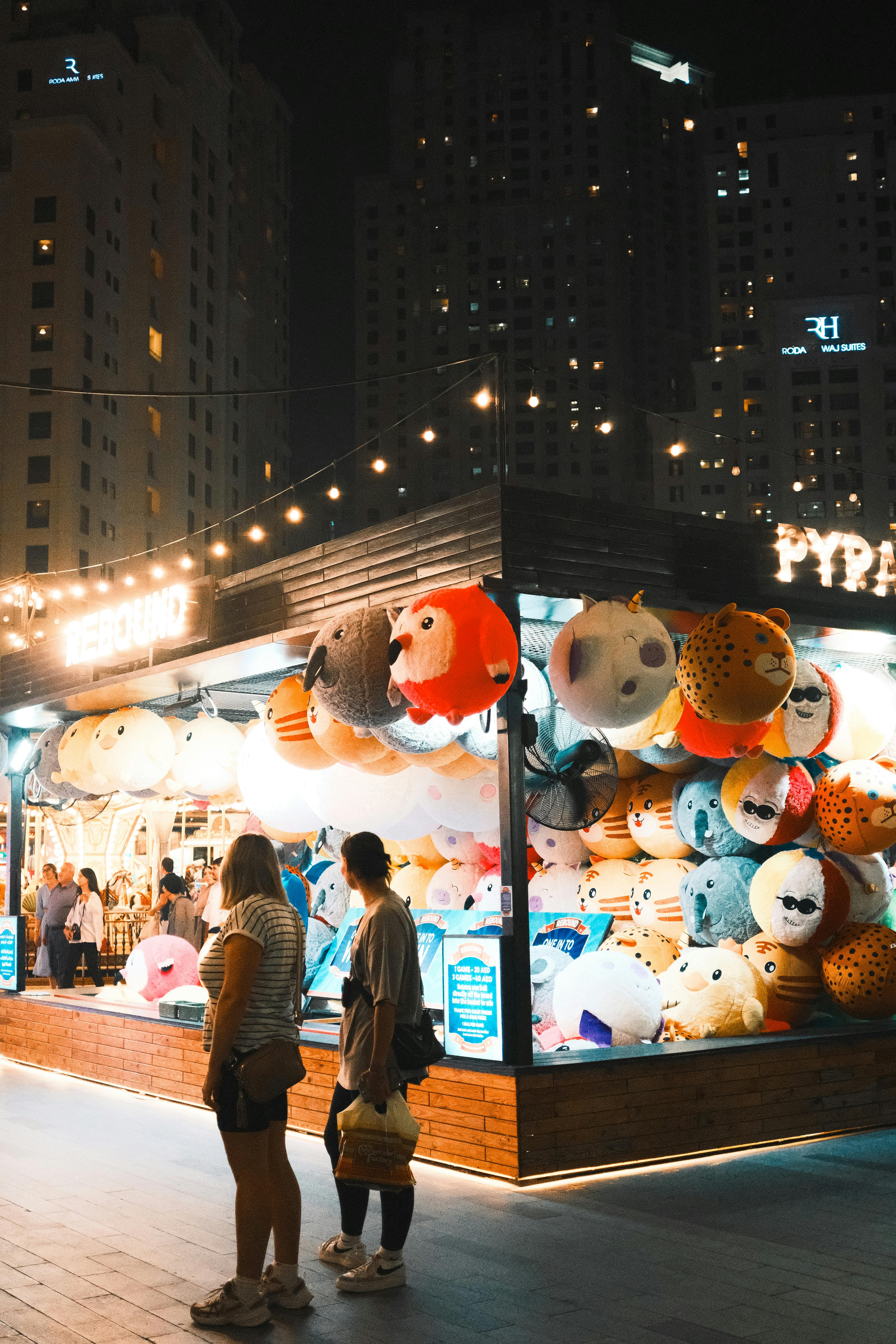 Nightlife at Dubai's Marina with Stuffed Toy Stall · Free Stock Photo