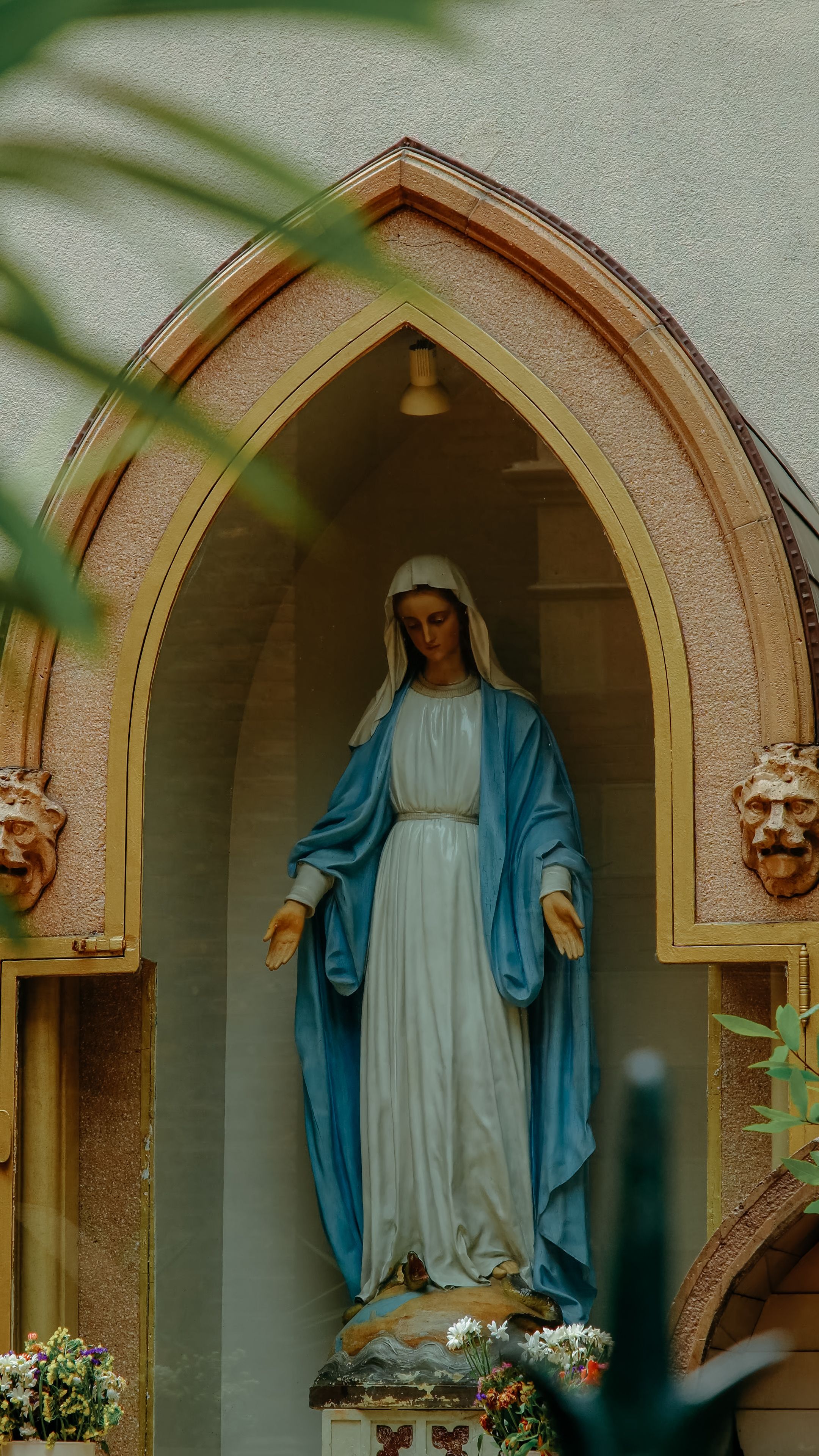 Statue of Virgin Mary in Istanbul Church Archway · Free Stock Photo