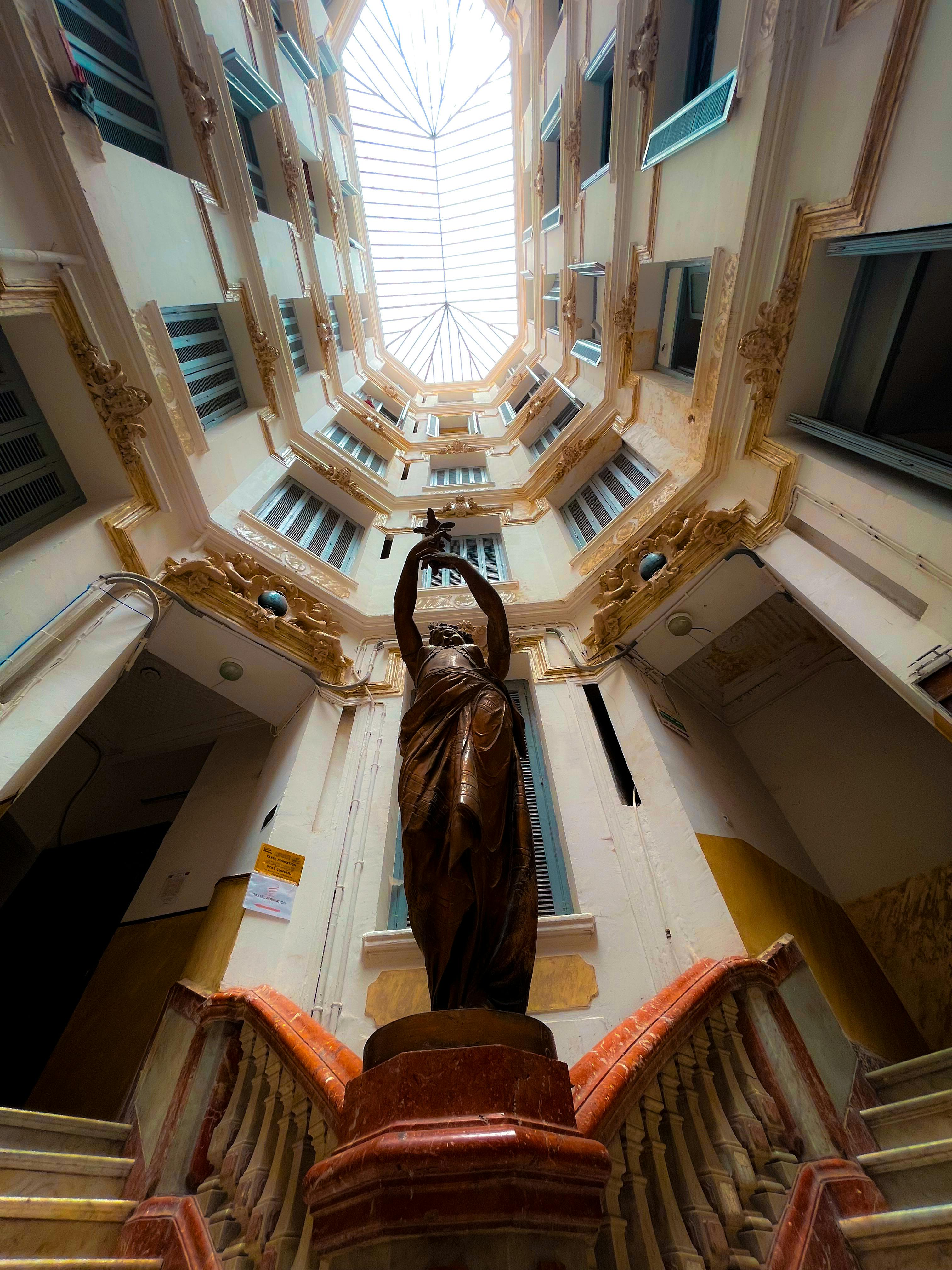 Majestic Indoor Statue in Ornate Atrium · Free Stock Photo