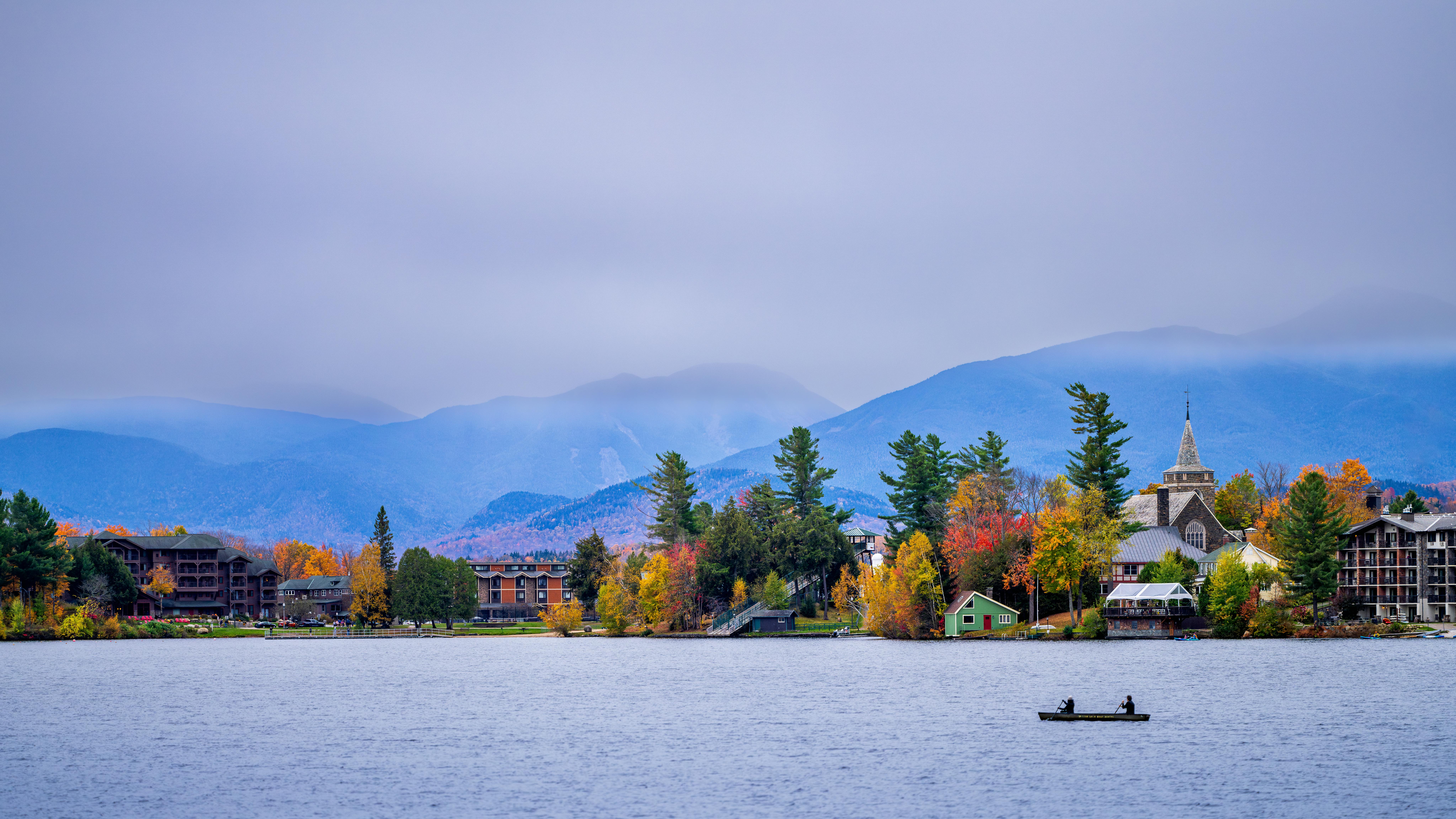Serene Autumn Lake View with Adirondack Mountains · Free Stock Photo