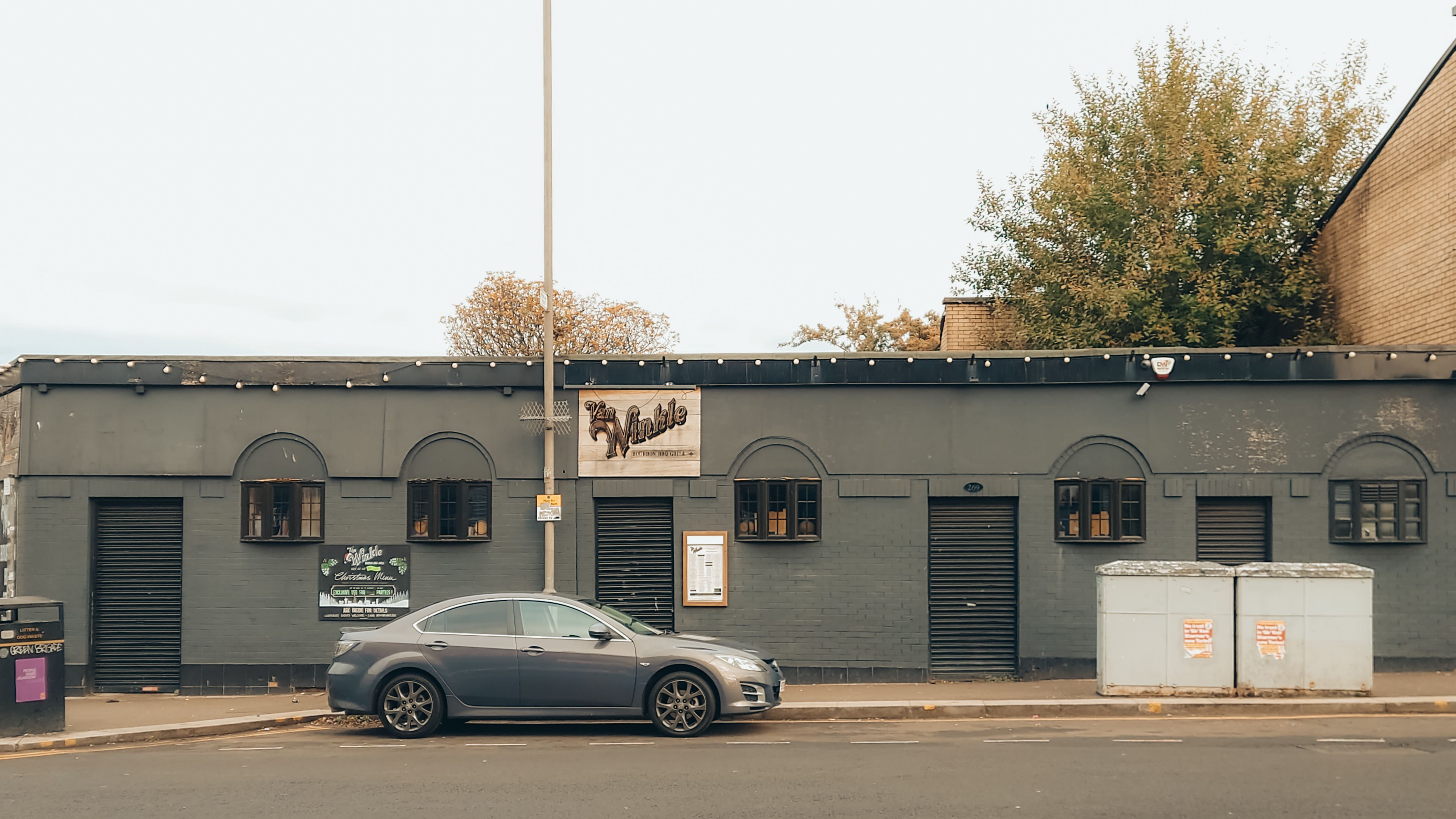 Street View of Iconic Glasgow Pub · Free Stock Photo