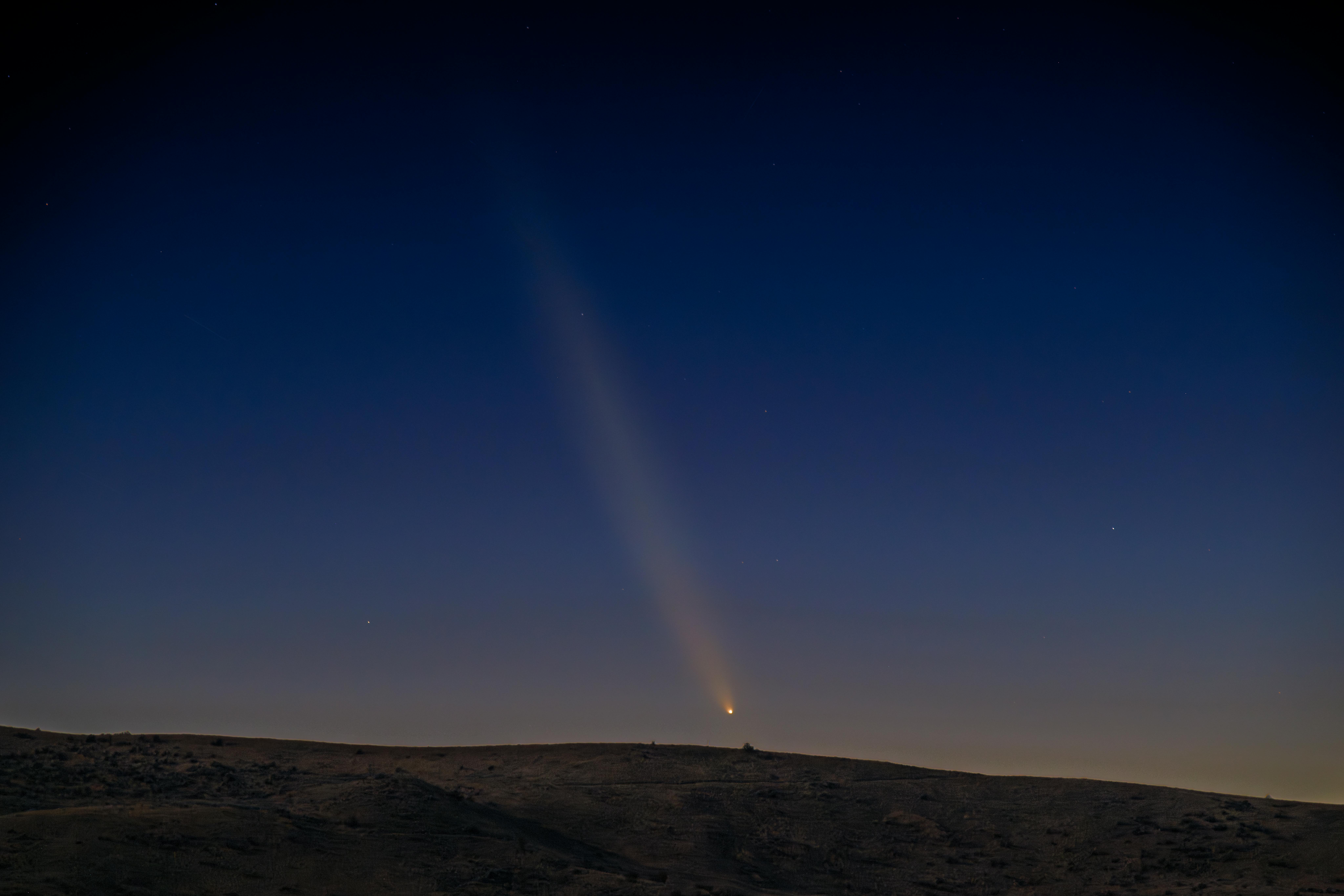Spectacular Meteor Shower in Night Sky over Wenatchee · Free Stock Photo