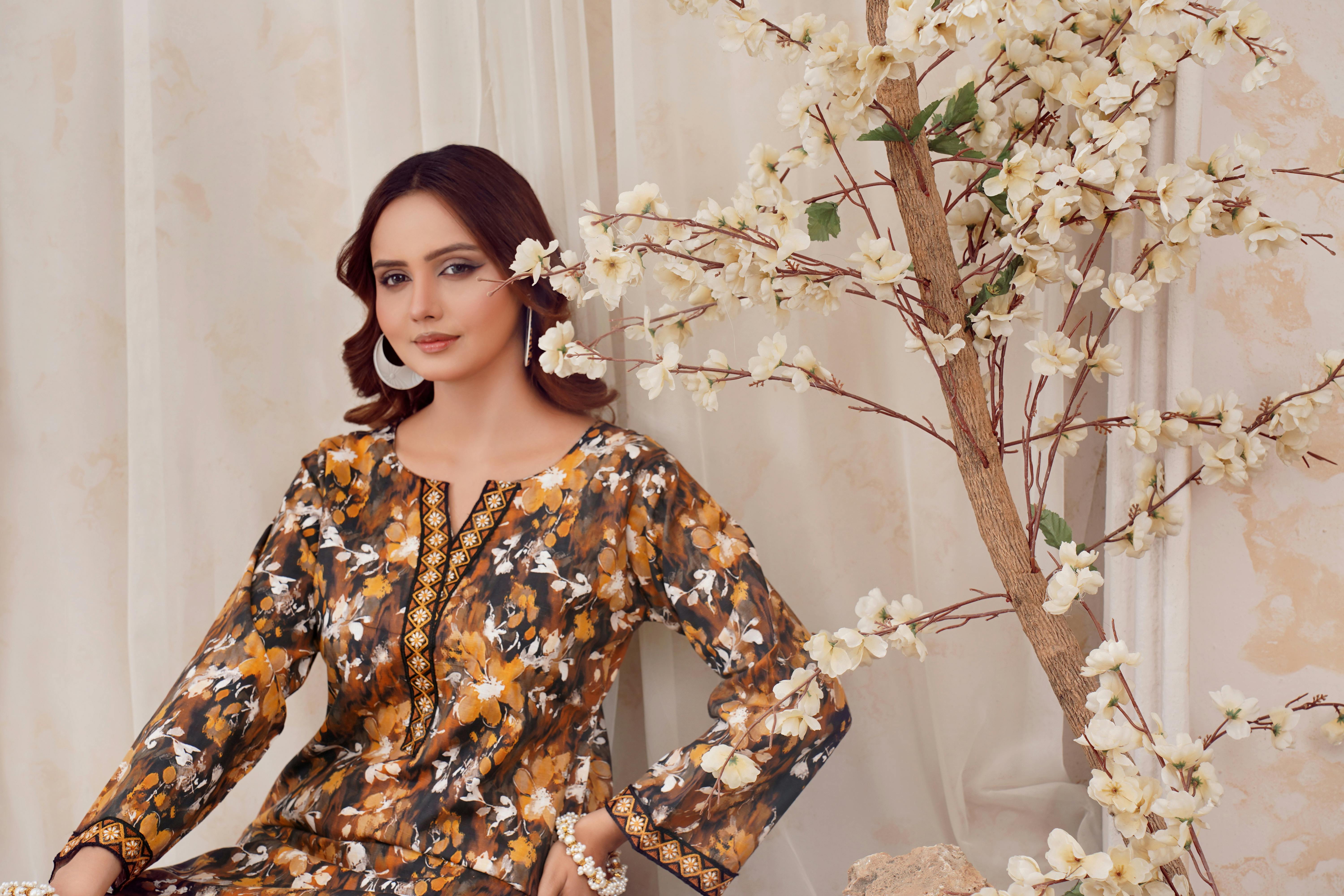 Elegant Pakistani Fashion Portrait in Lahore · Free Stock Photo