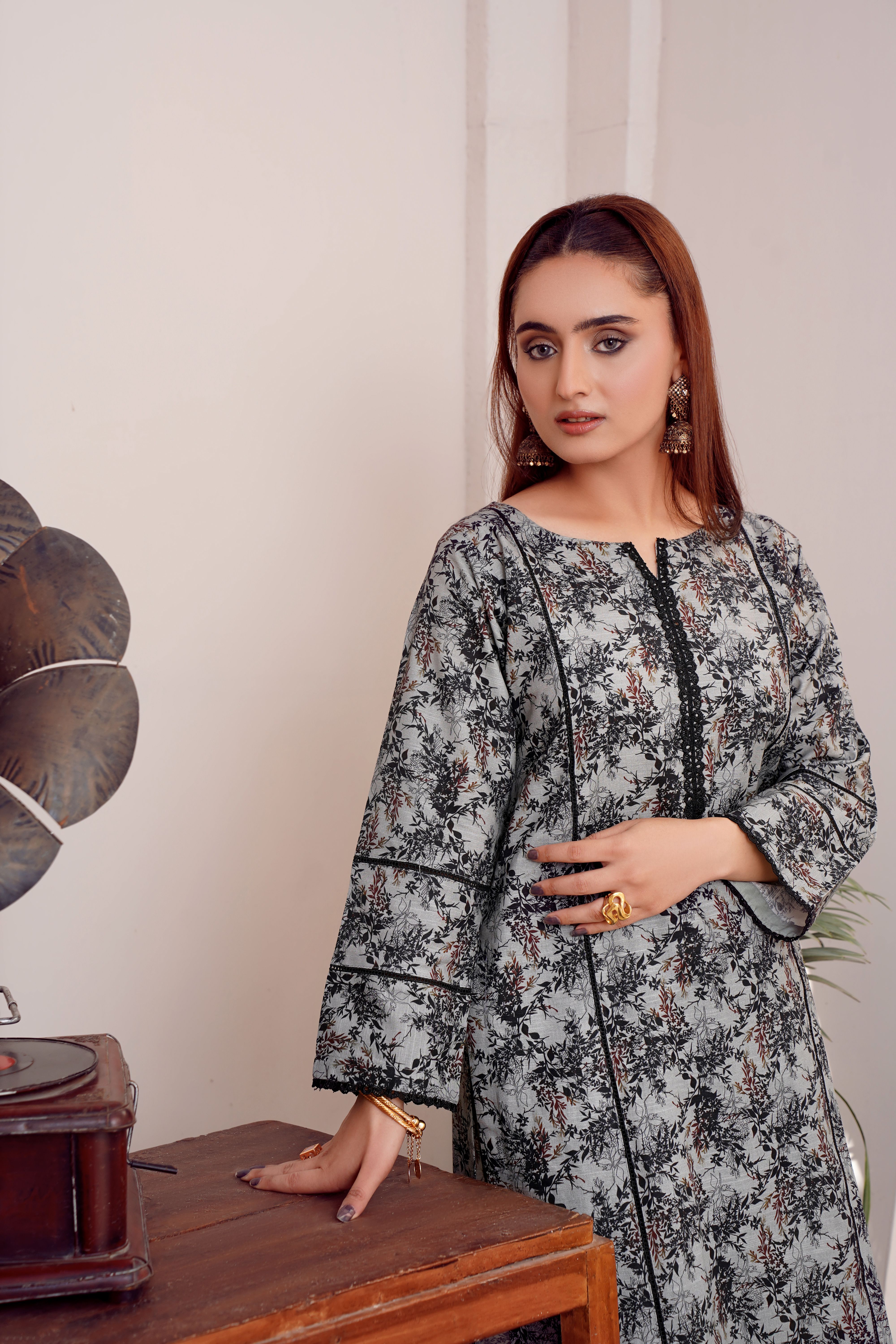 Elegant Pakistani Fashion Model in Traditional Dress · Free Stock Photo