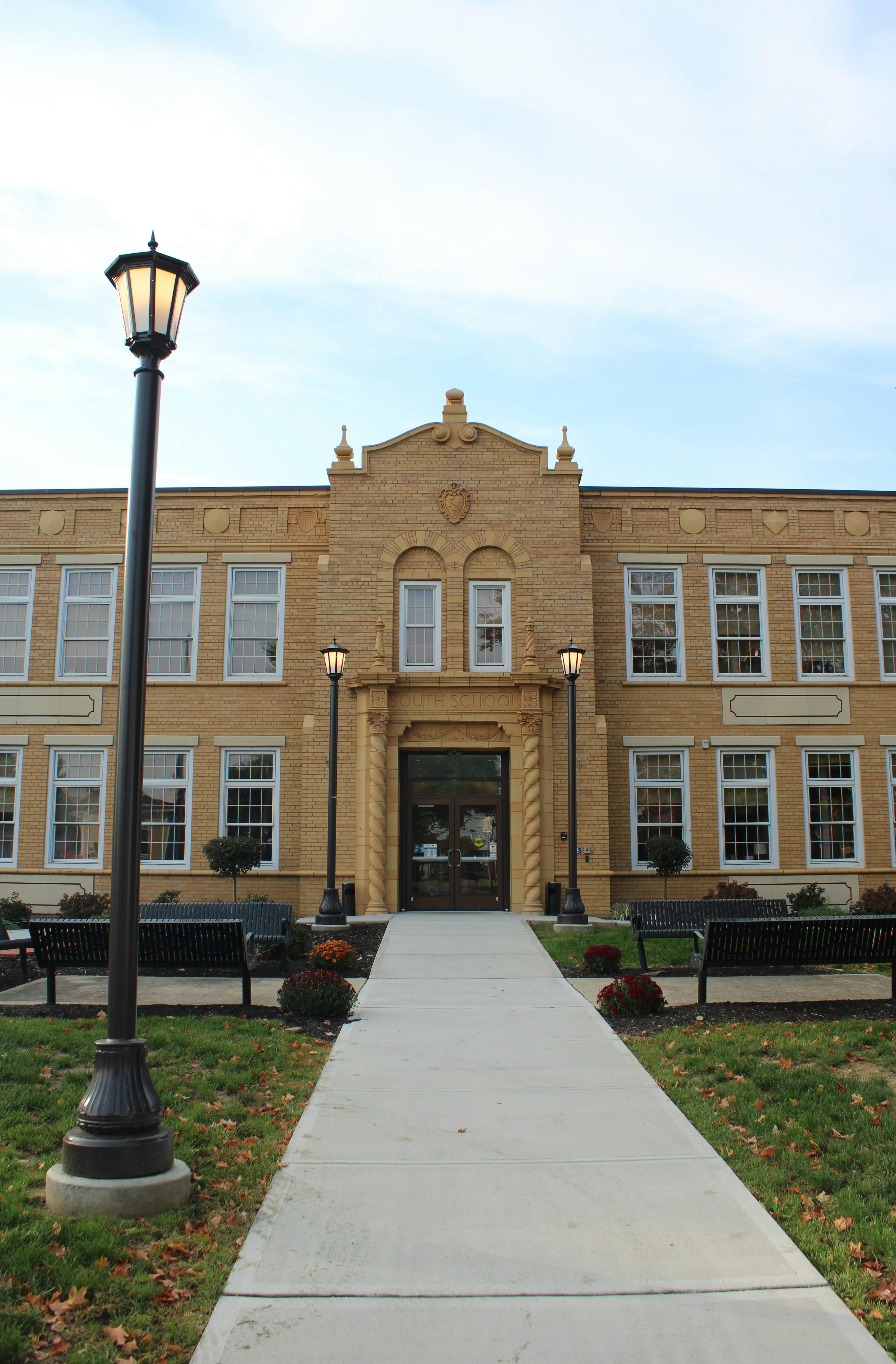 Vintage School Building with Classic Architecture · Free Stock Photo