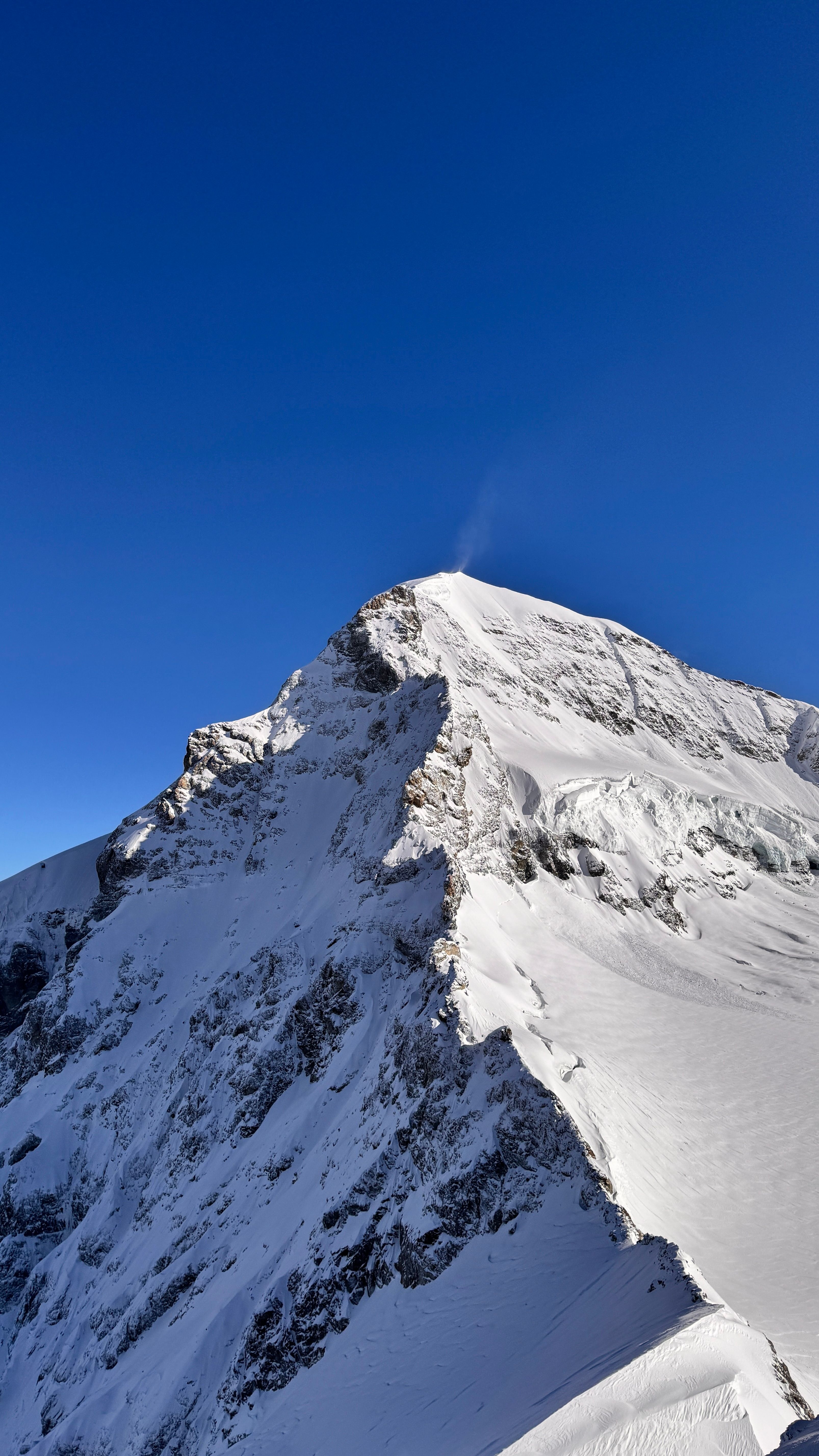 Majestic Snow-Covered Alps in Lauterbrunnen · Free Stock Photo