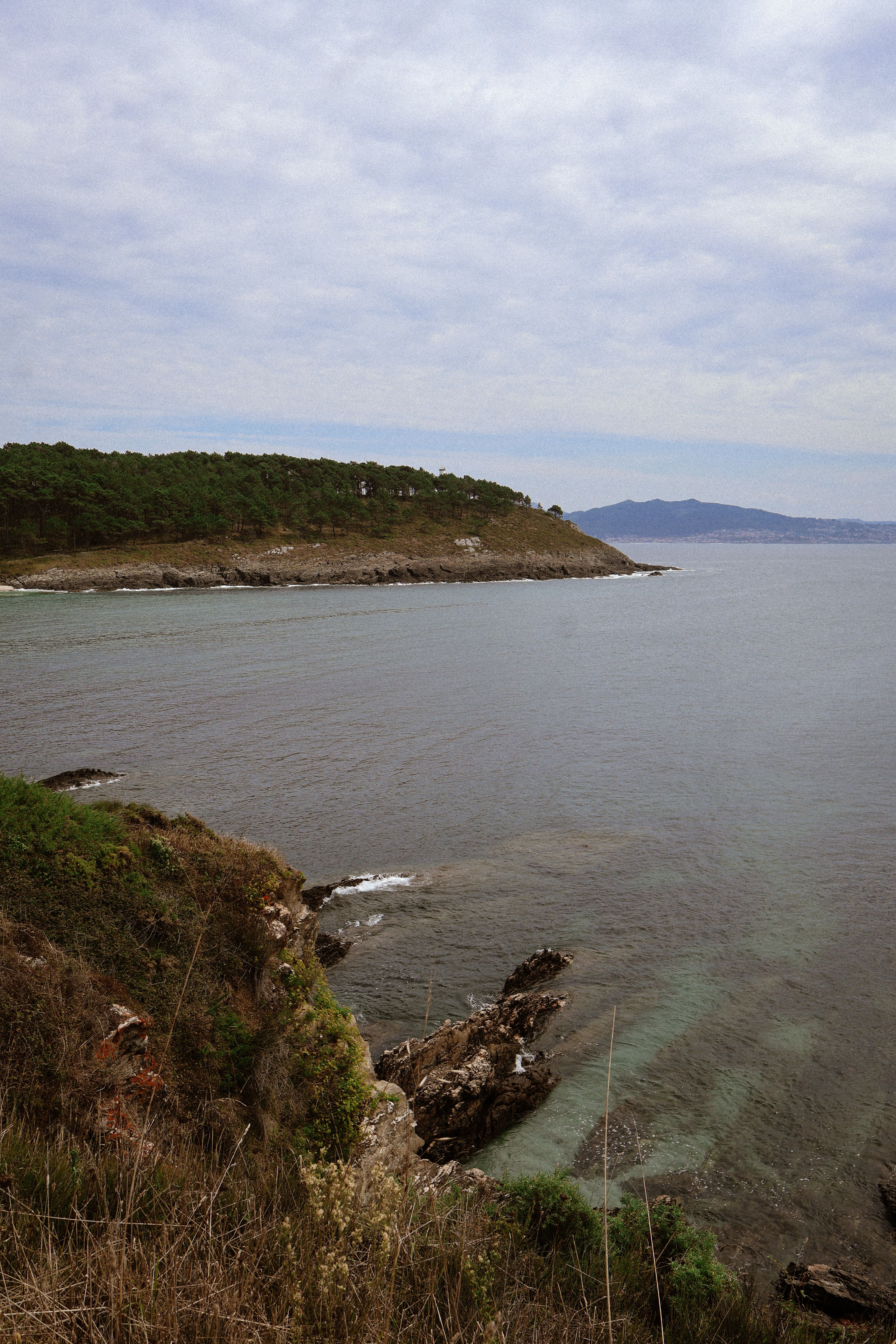 Scenic Coastal Landscape with Rocky Shoreline · Free Stock Photo