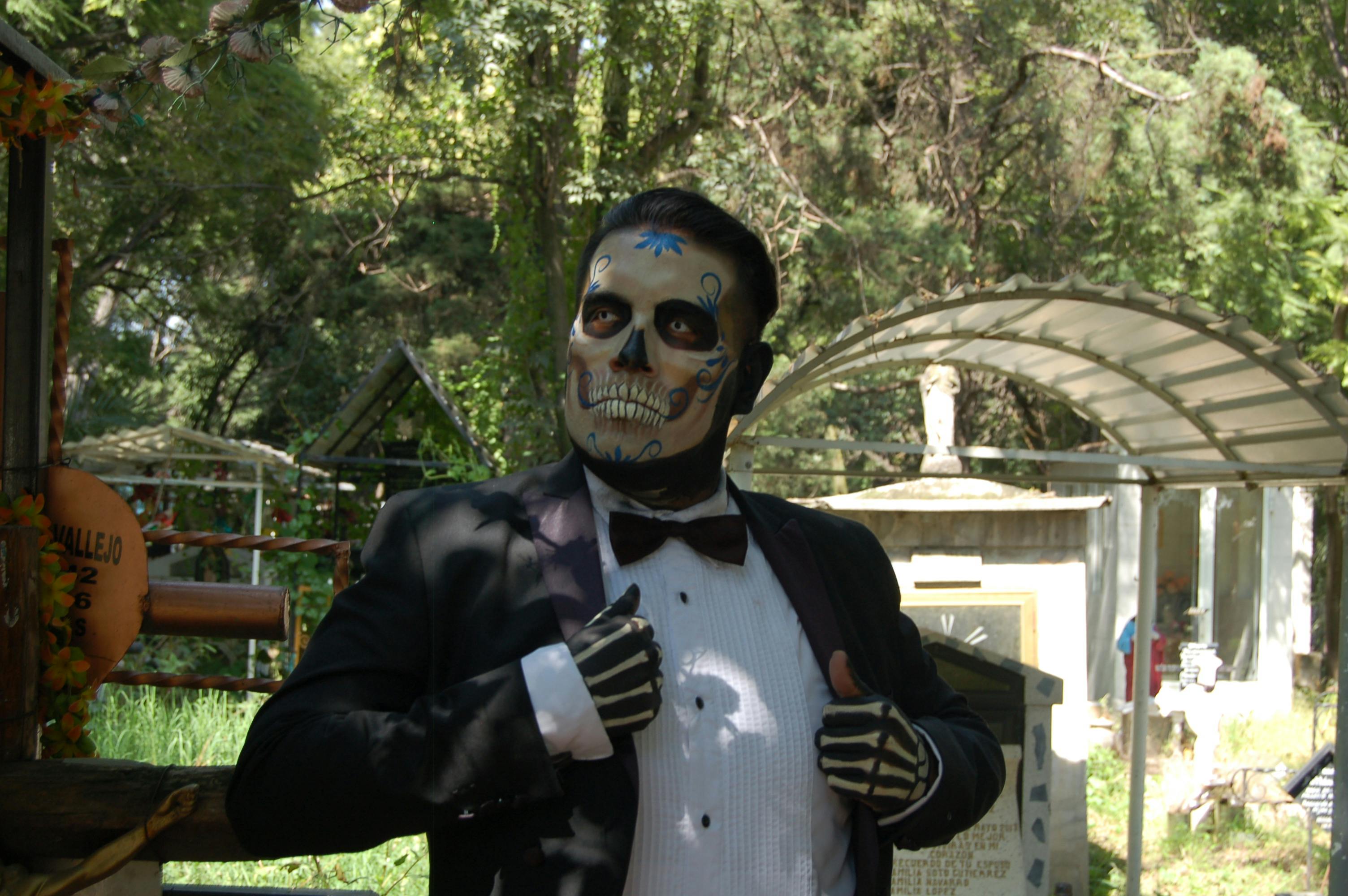 Dia de los Muertos Catrina in Mexican Cemetery · Free Stock Photo