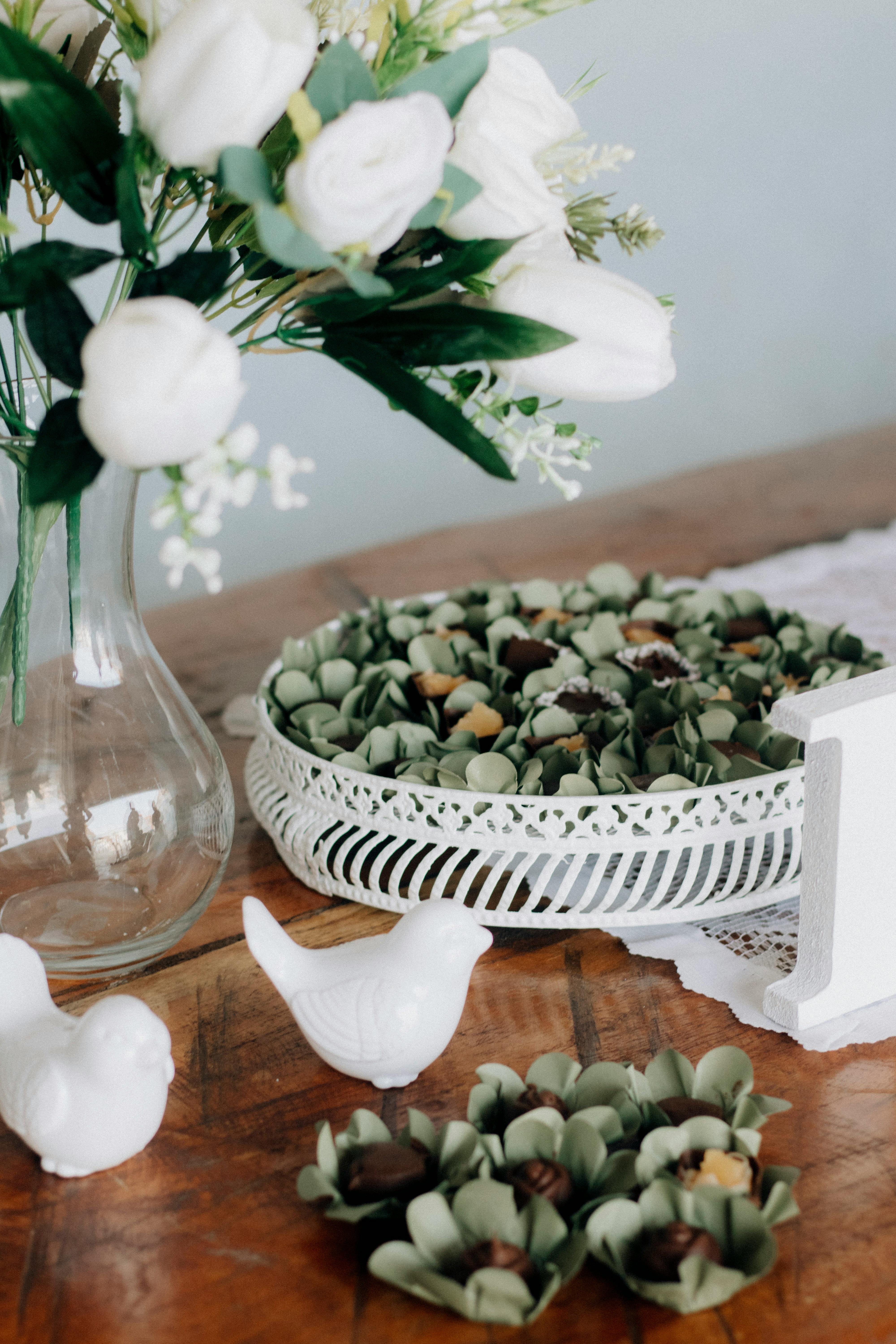 Elegant Floral Arrangement with Delicate Decor · Free Stock Photo
