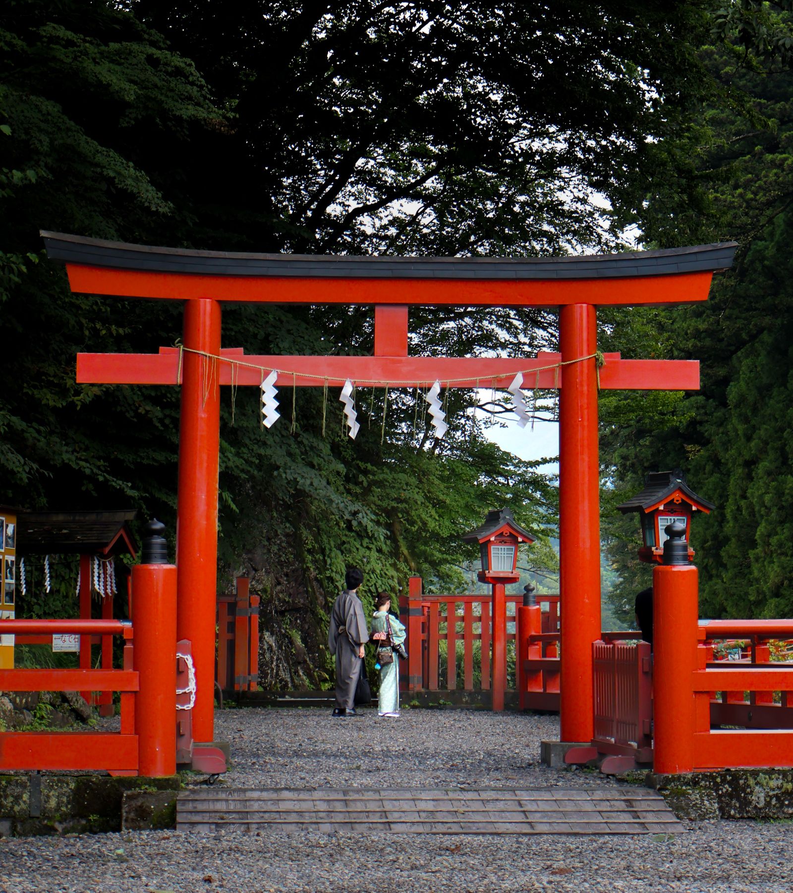 Minimal Black &White Japanese Torii Gate 4k Wallpaper Photos, Download ...