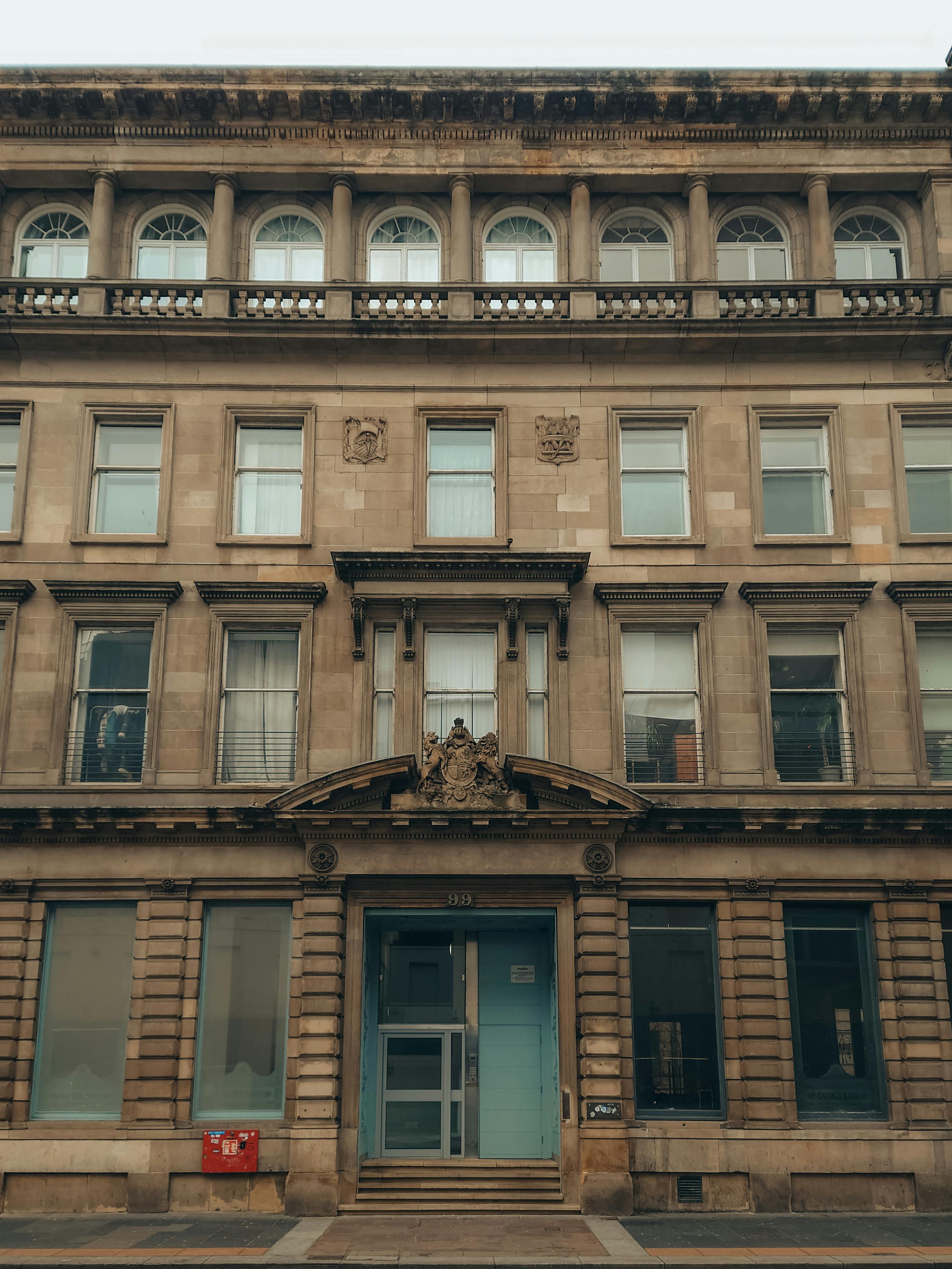 Fachada De Un Edificio Histórico De Piedra En Glasgow · Foto de stock ...