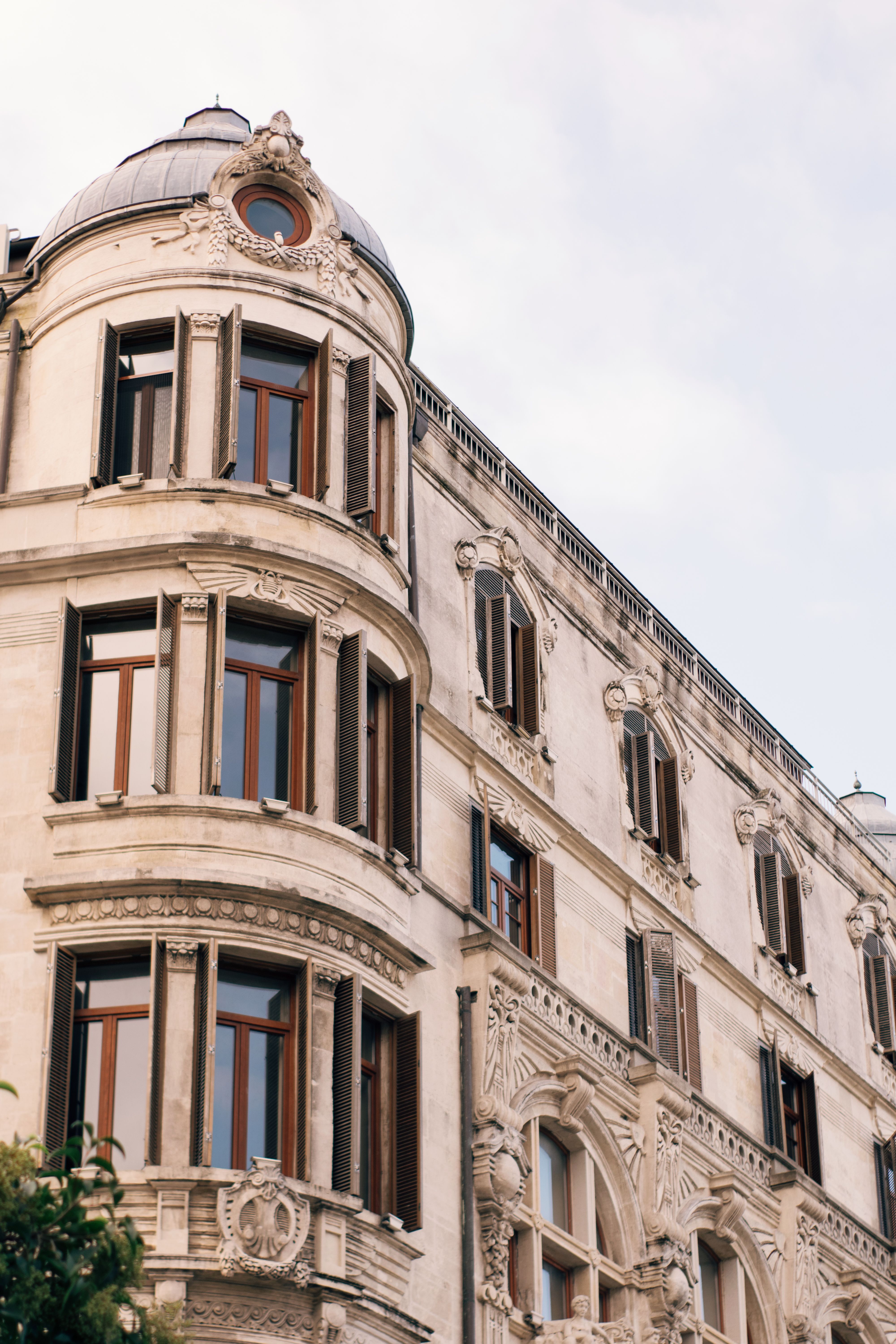 Elegant Historical Building Exterior in Sunlight · Free Stock Photo