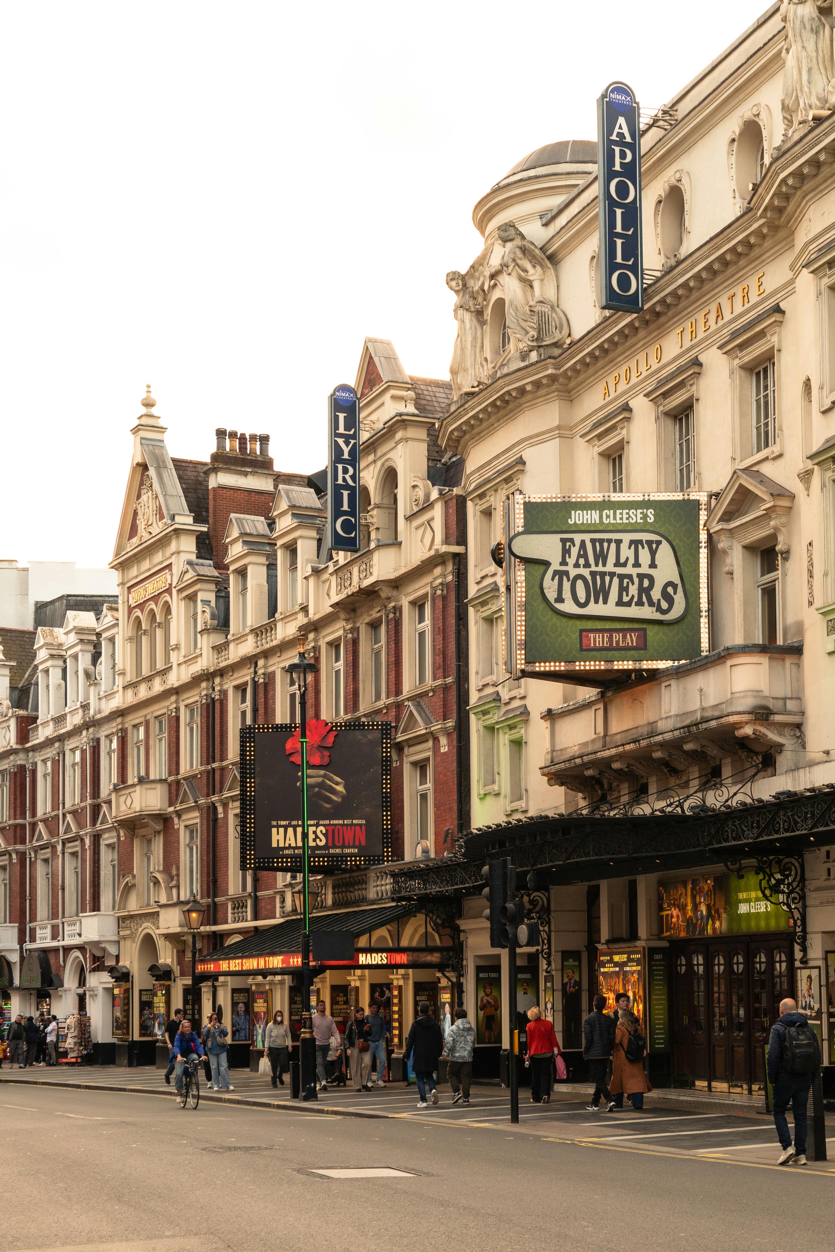 Bustling London Street with Iconic Lyric Theatre · Free Stock Photo