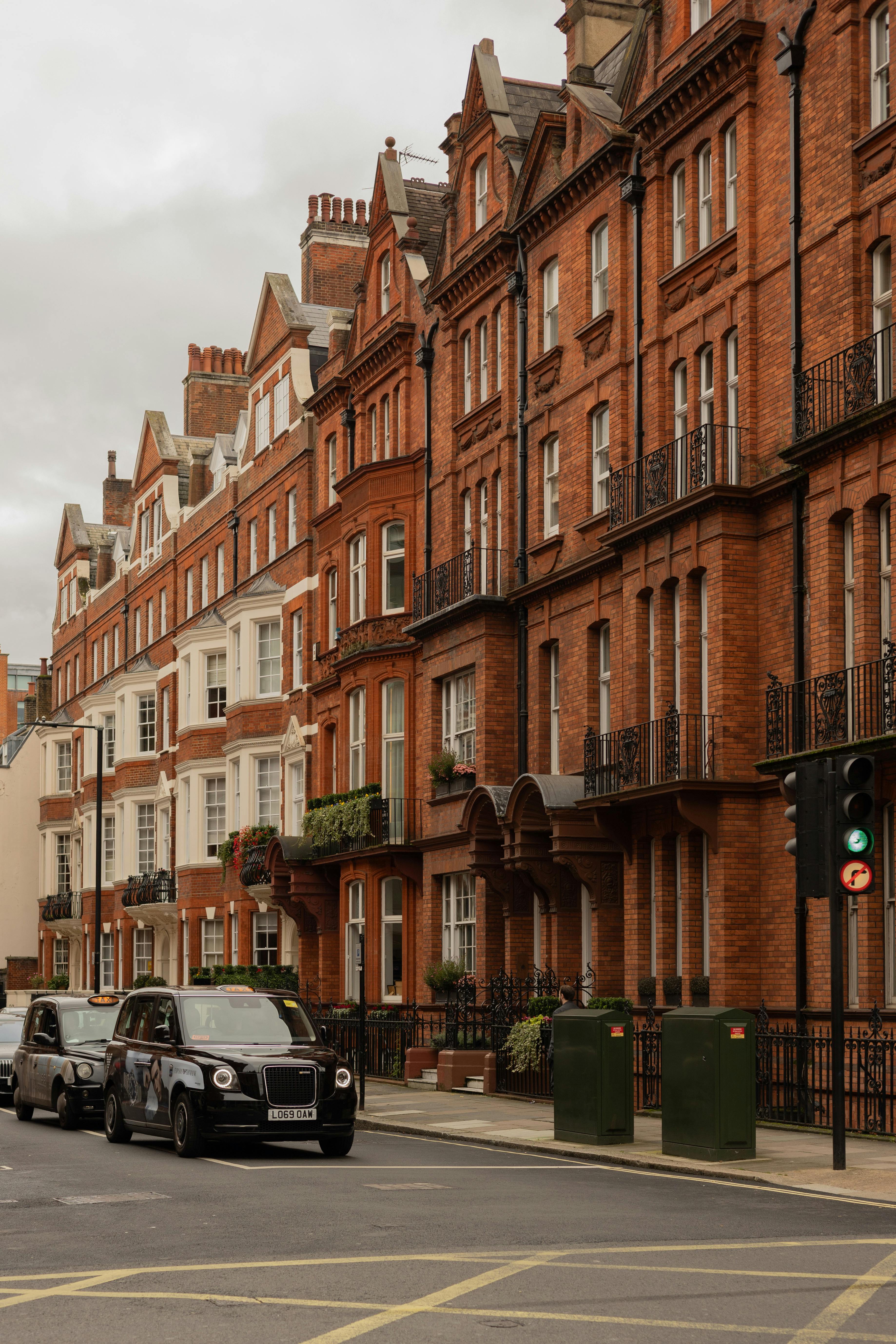 Charming Red Brick Architecture in London · Free Stock Photo