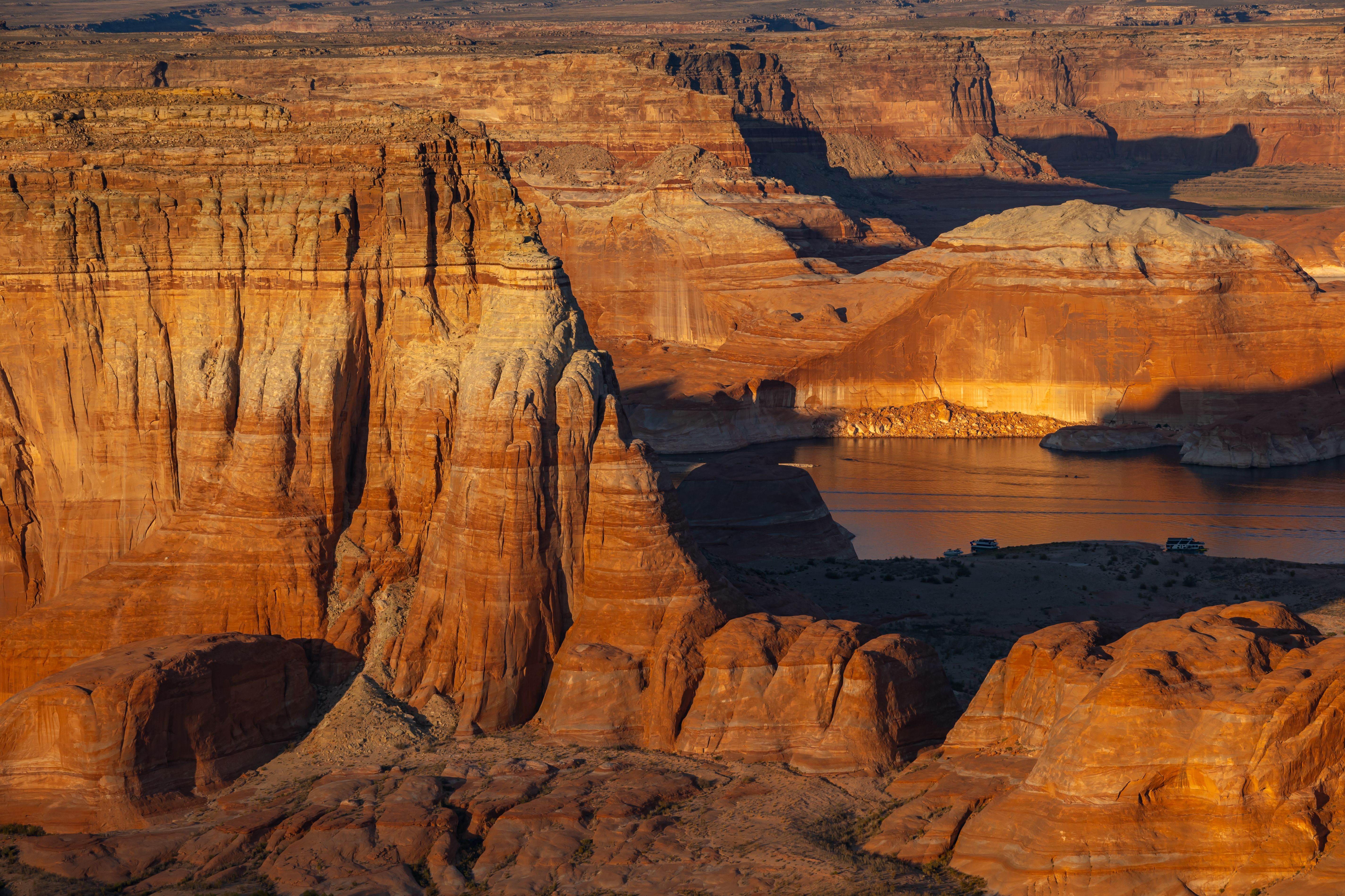 Stunning Sunset Over Lake Powell in Utah · Free Stock Photo