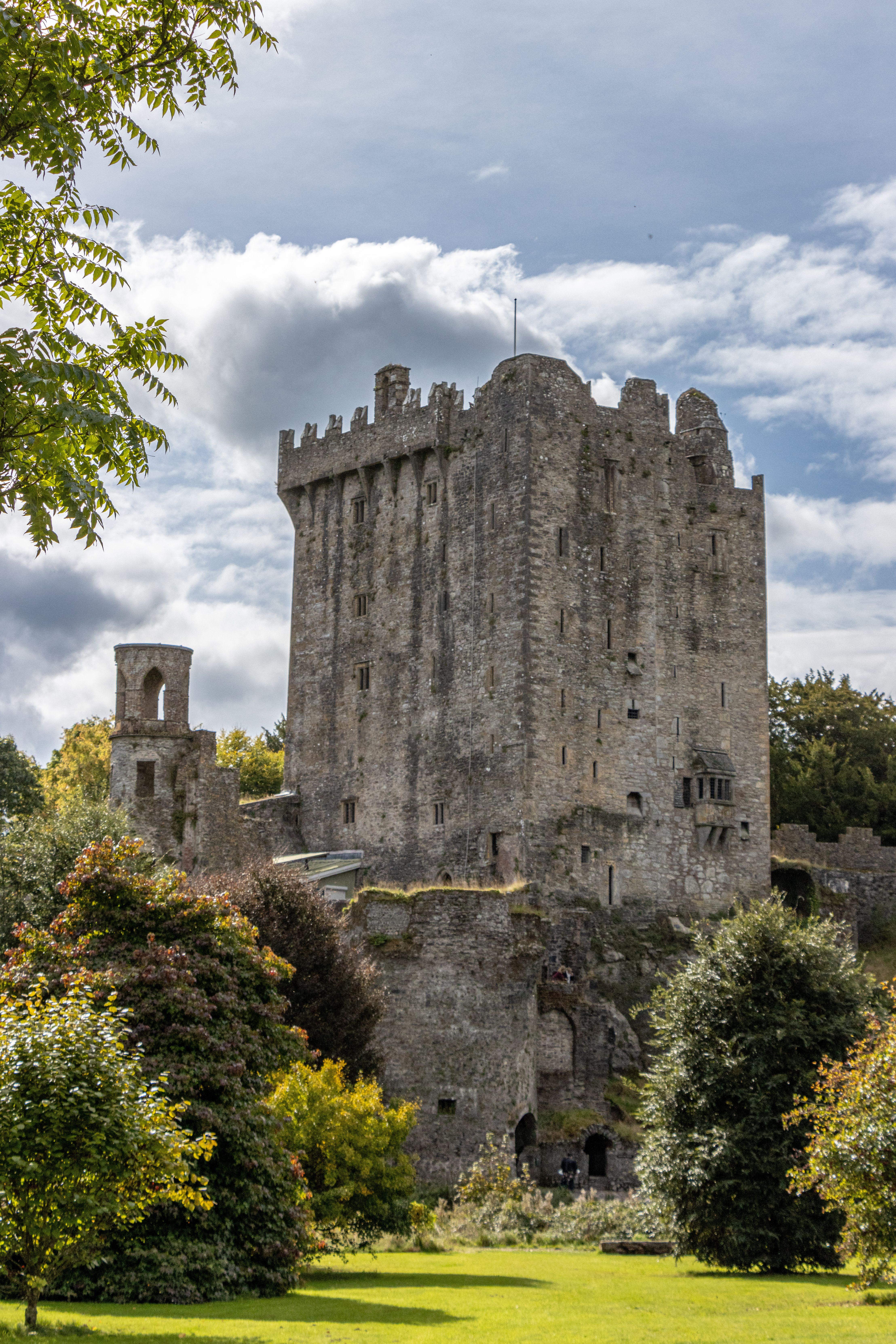 Blarney Castle in Vibrant Irish Landscape · Free Stock Photo