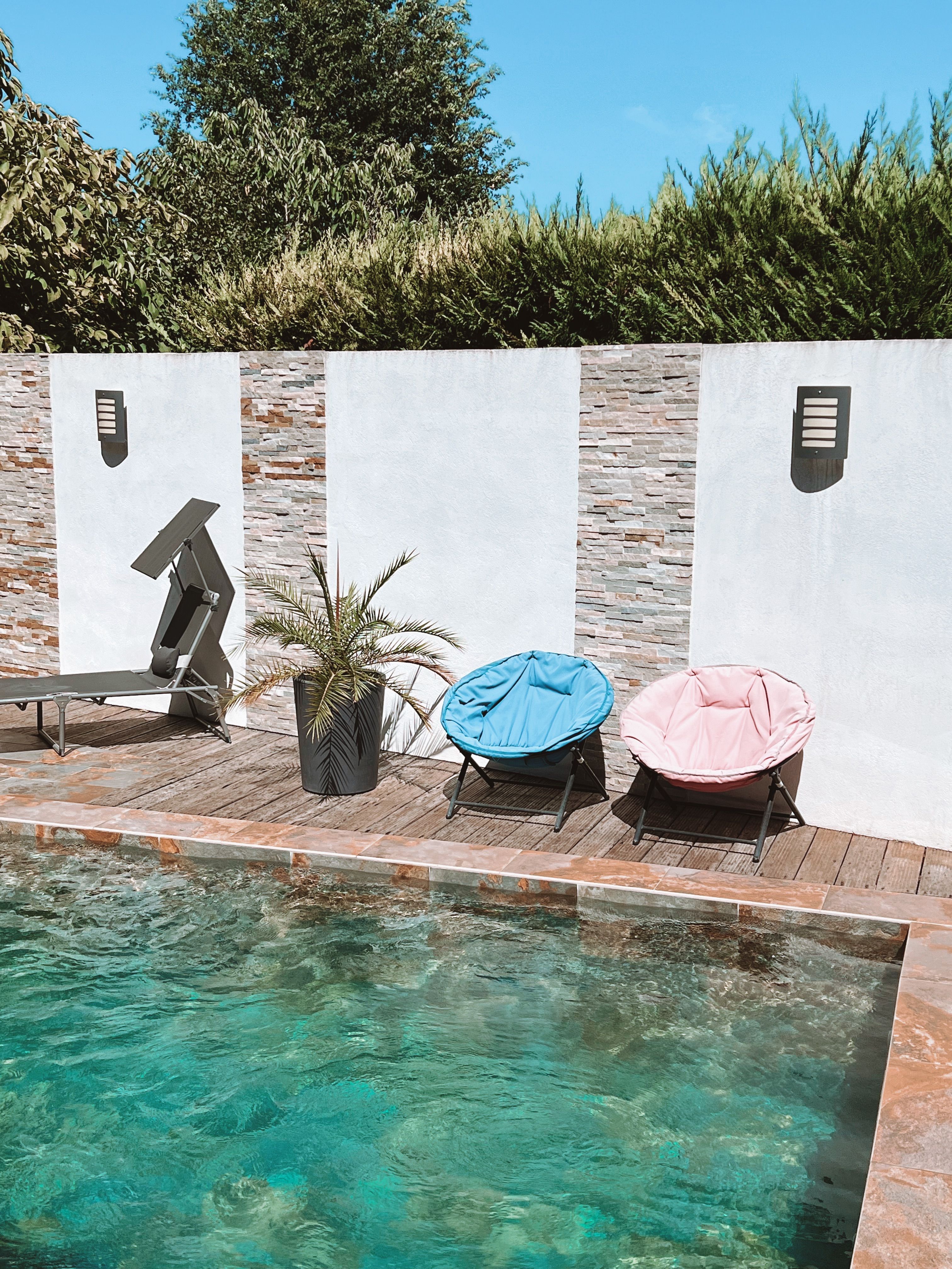 Modern Outdoor Poolside Seating Area with Chairs · Free Stock Photo