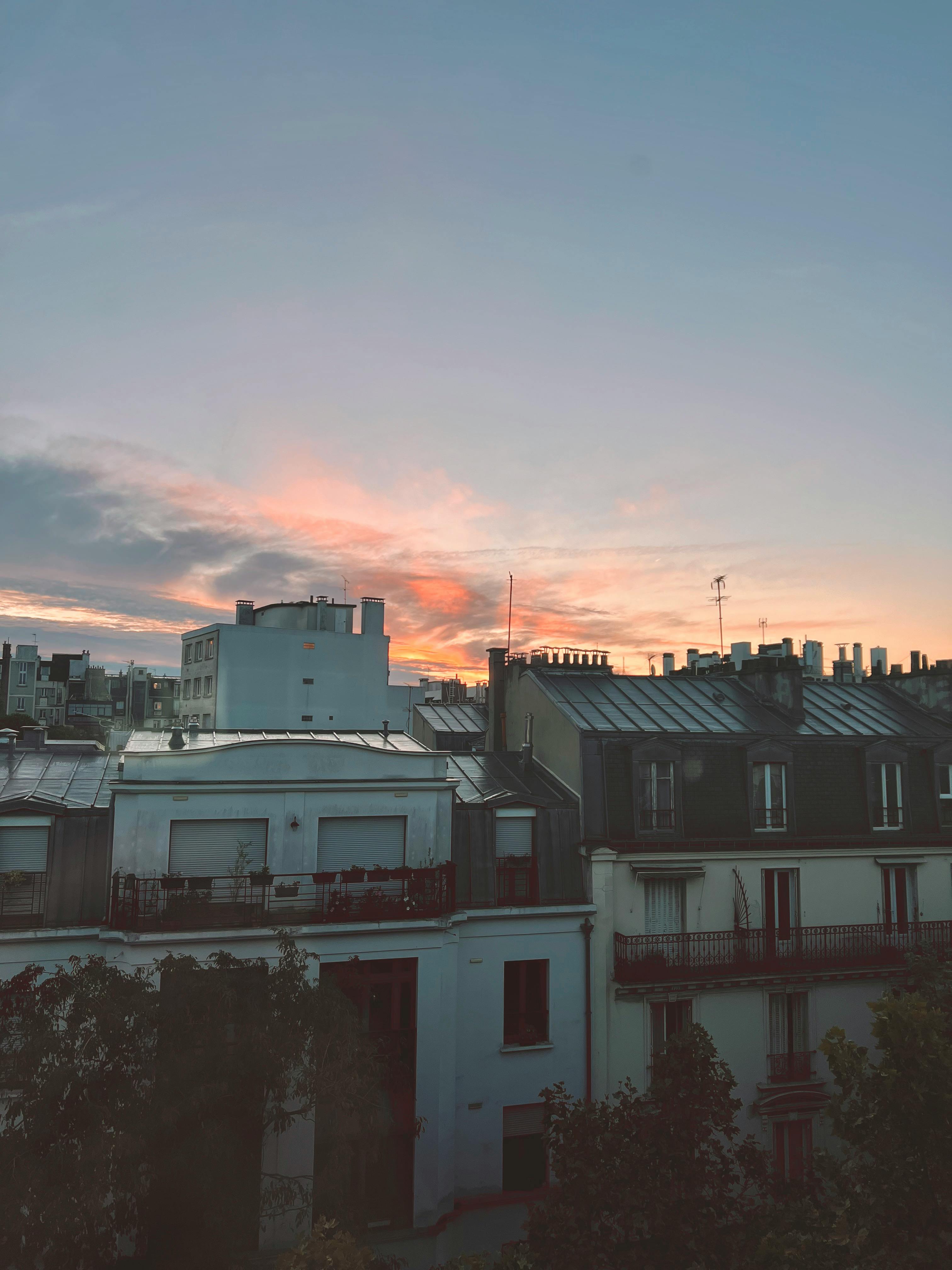 Scenic Rooftop View at Sunset with Vibrant Sky · Free Stock Photo