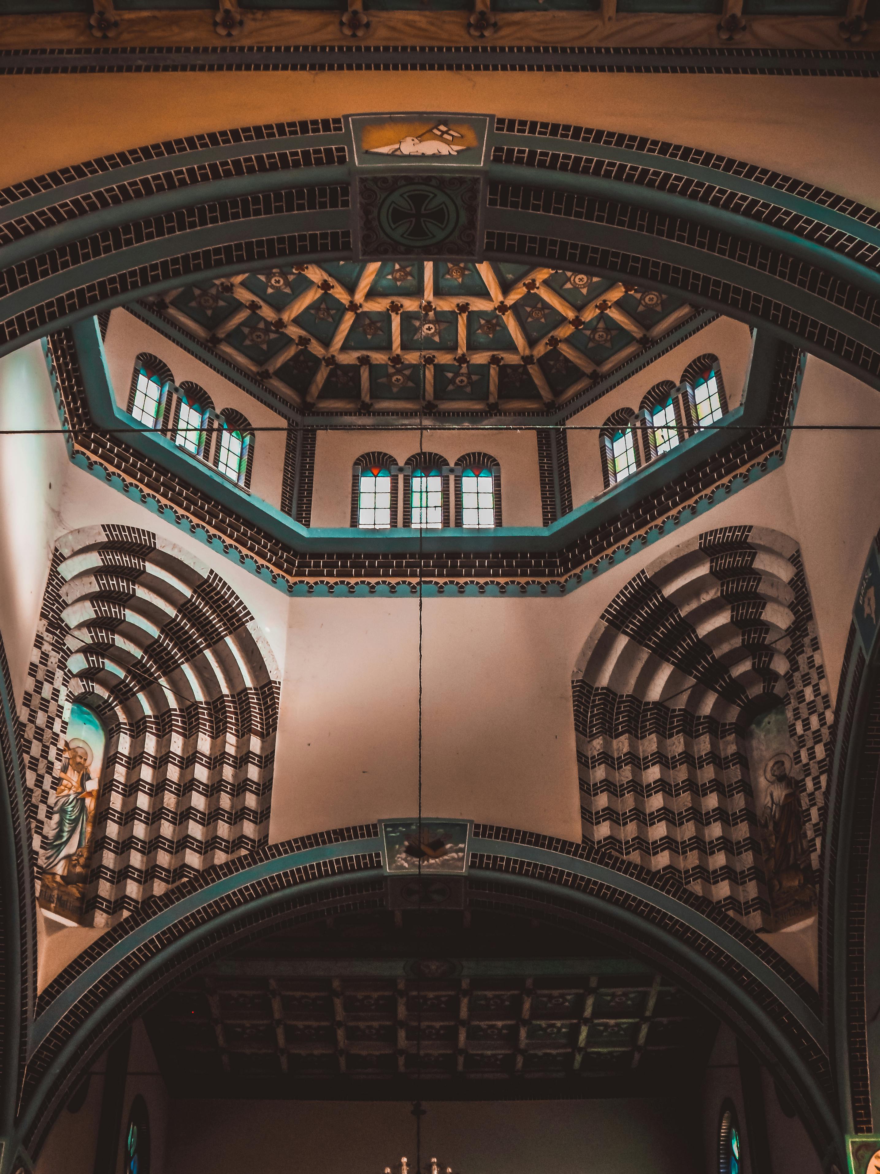 Intricate Architectural Church Ceiling Design · Free Stock Photo