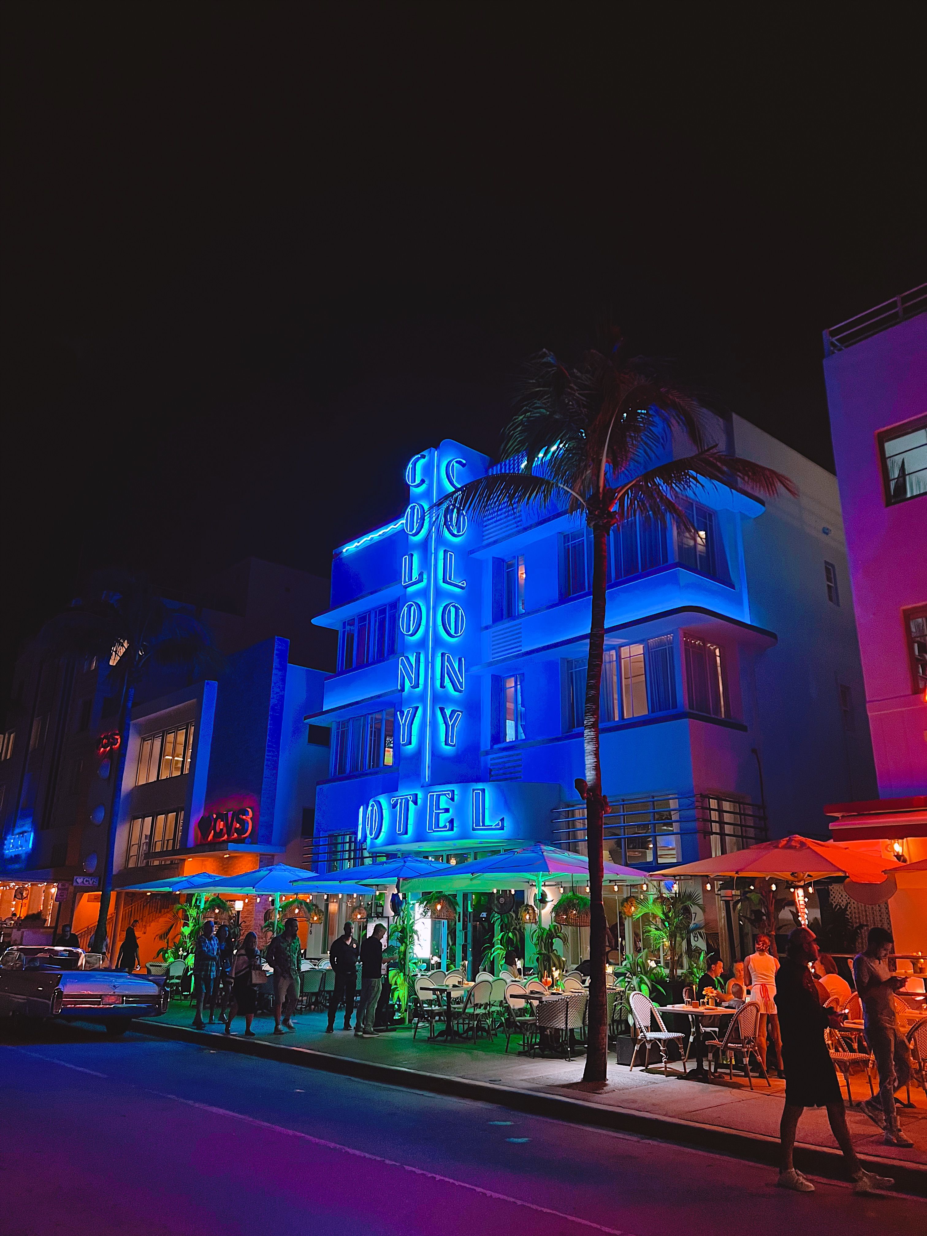 Vibrant Nightlife at Iconic Colony Hotel · Free Stock Photo