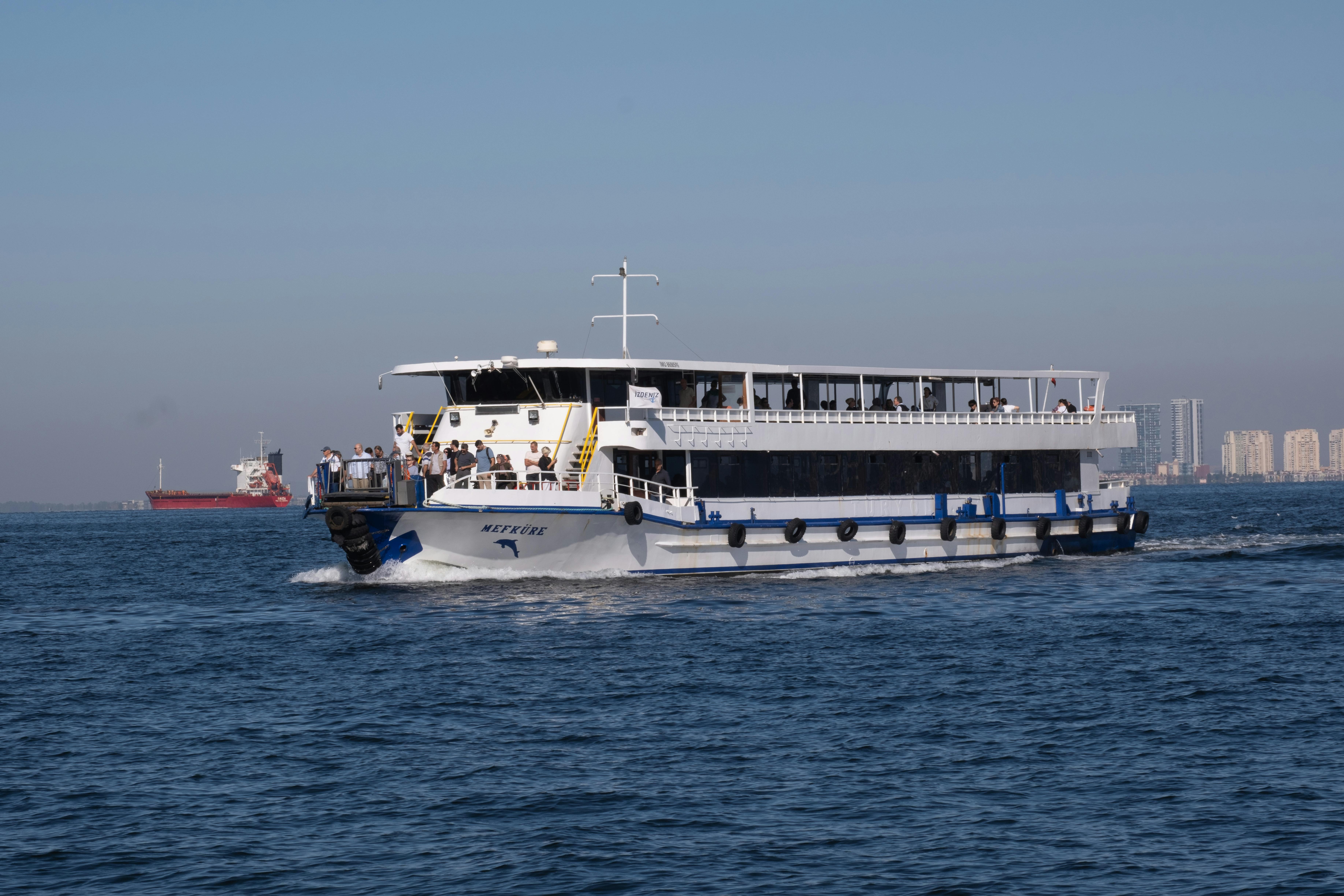 Passenger Ferry in İzmir Gulf on a Sunny Day · Free Stock Photo