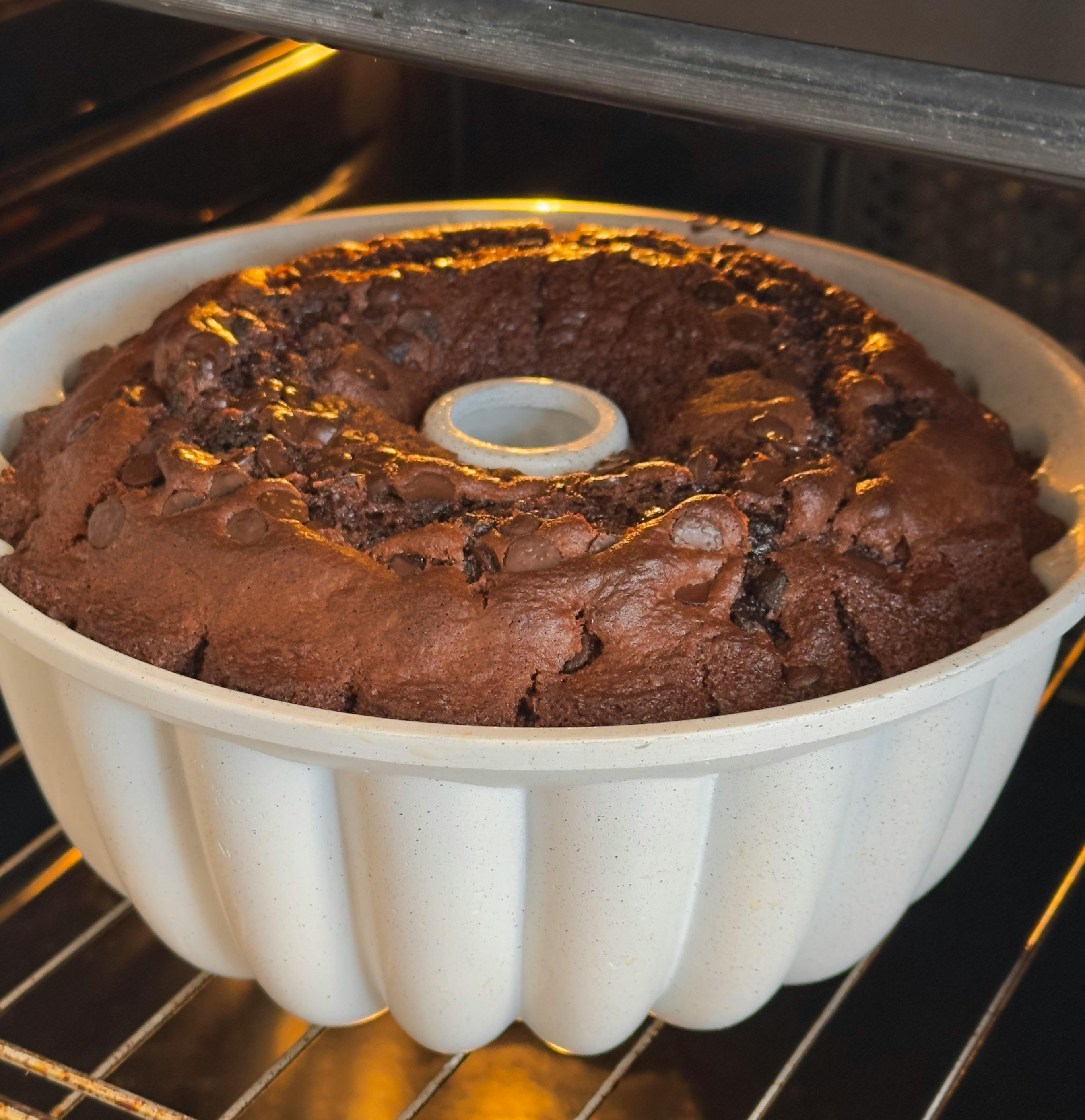 Delicioso Bolo Bundt De Chocolate Assado No Forno · Foto profissional ...