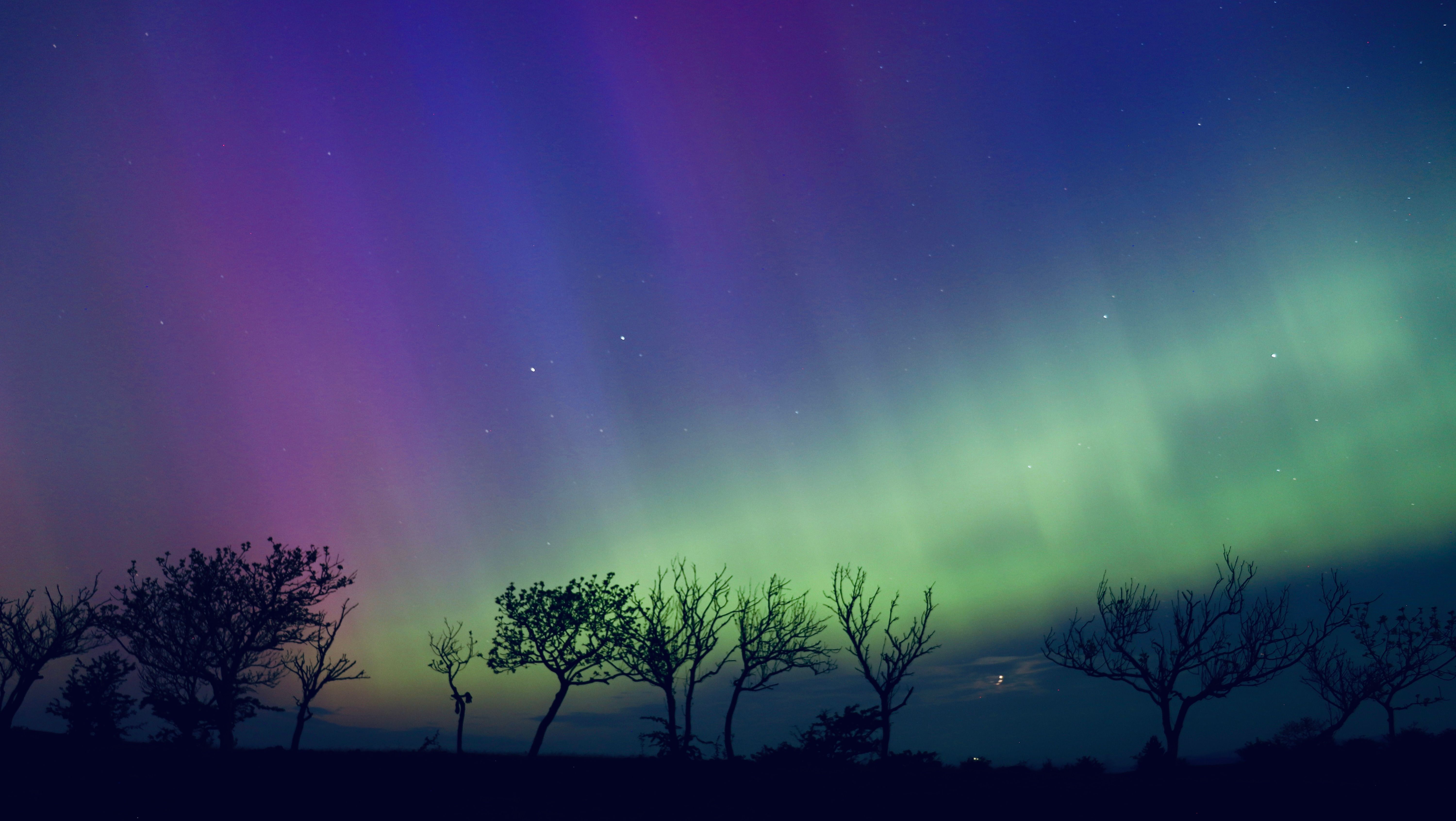 Stunning Northern Lights Over English Countryside · Free Stock Photo