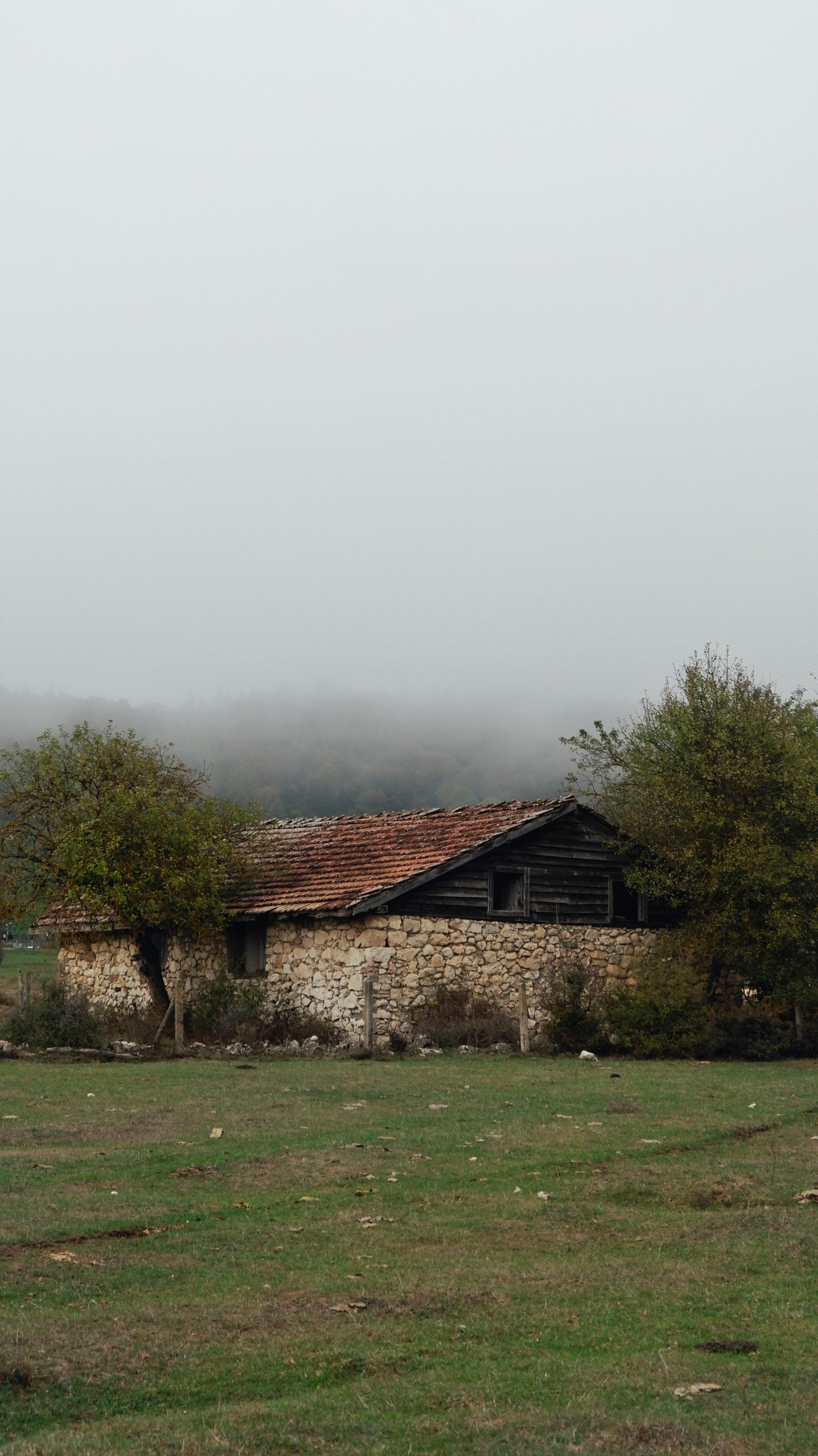 Rustic Stone Barn in Misty Countryside Landscape · Free Stock Photo