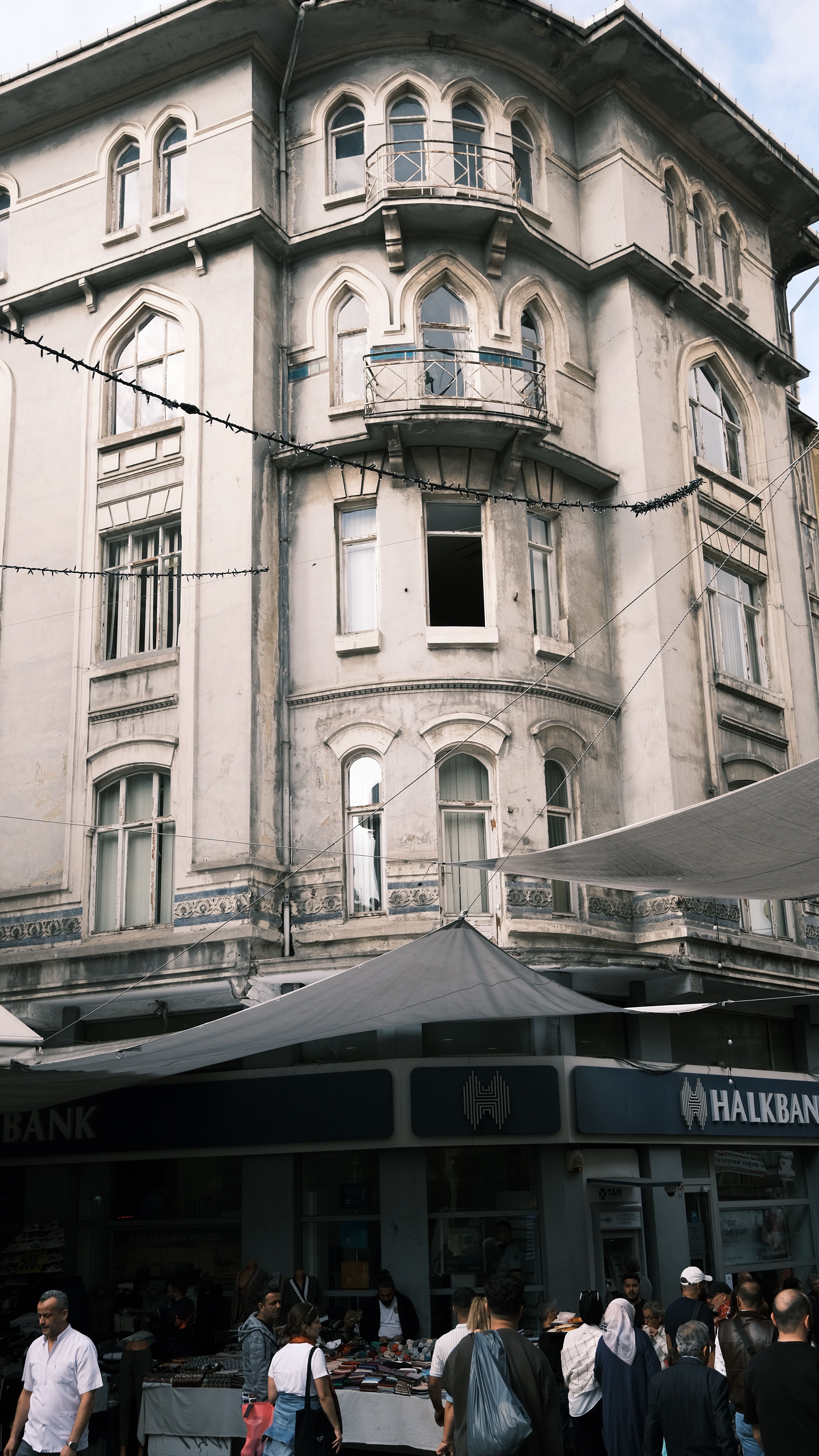 Historic Building with Street Market in Istanbul · Free Stock Photo