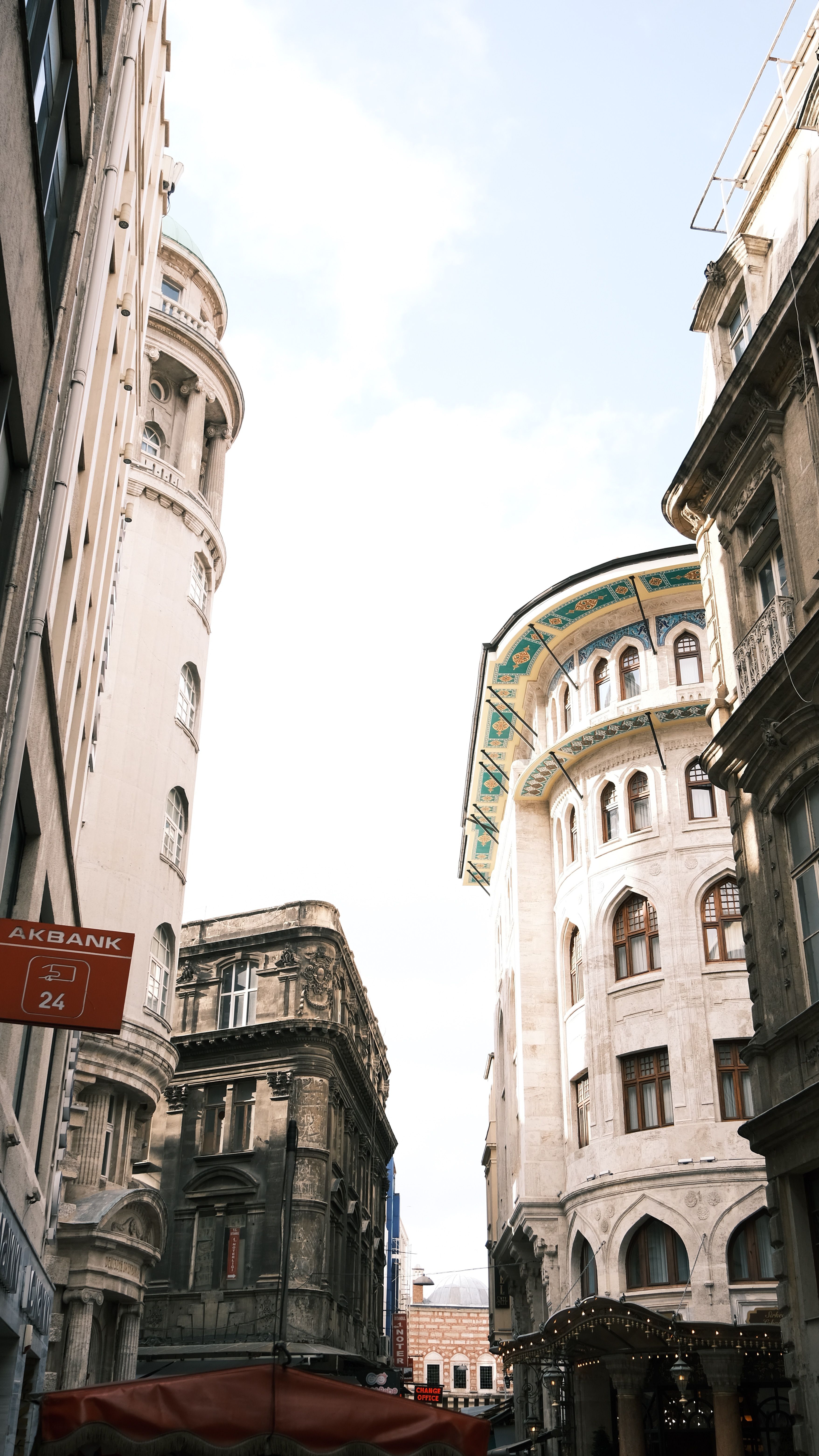 Historic European Street with Classic Architecture · Free Stock Photo