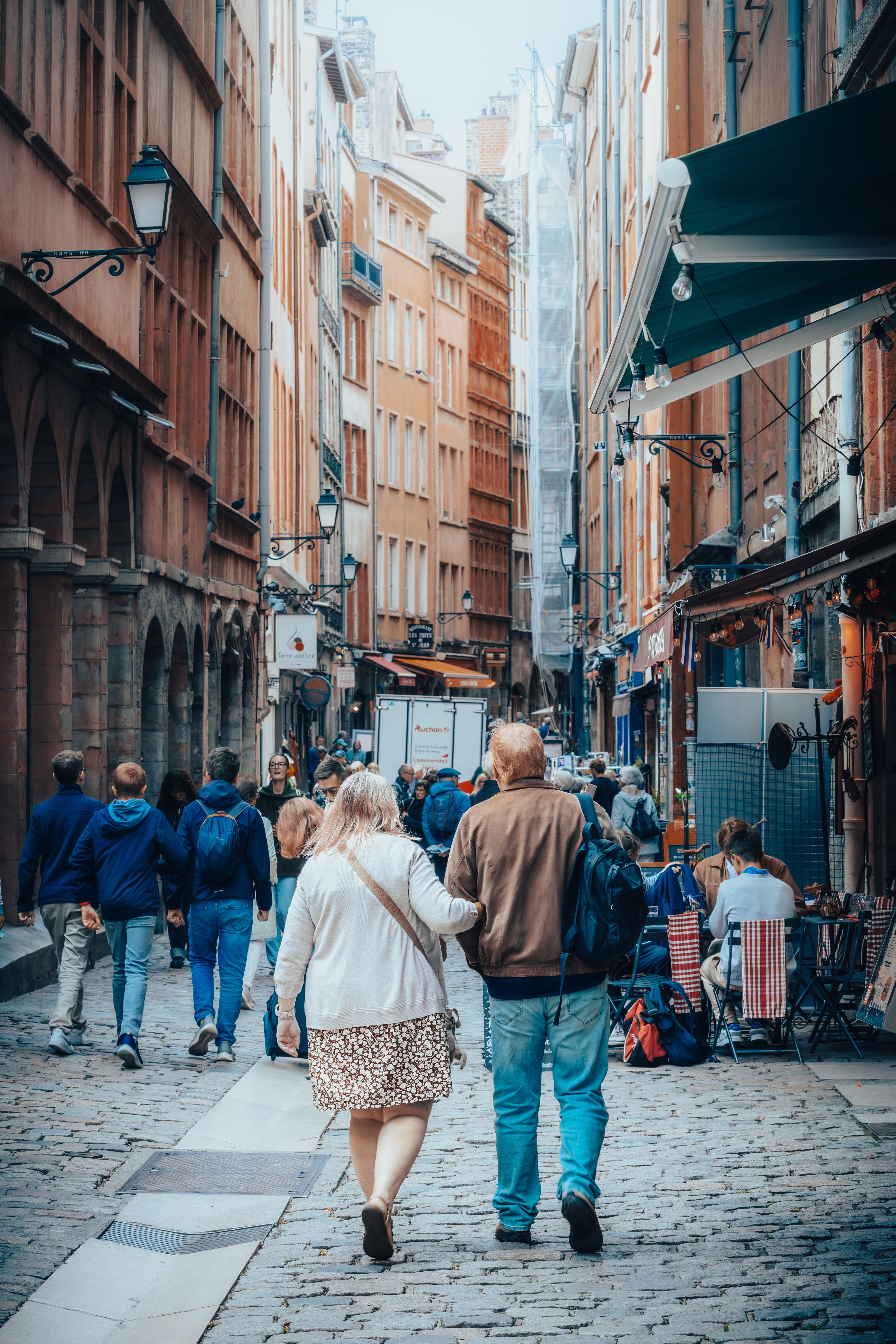 Charming Street Scene in Lyon's Historic District · Free Stock Photo