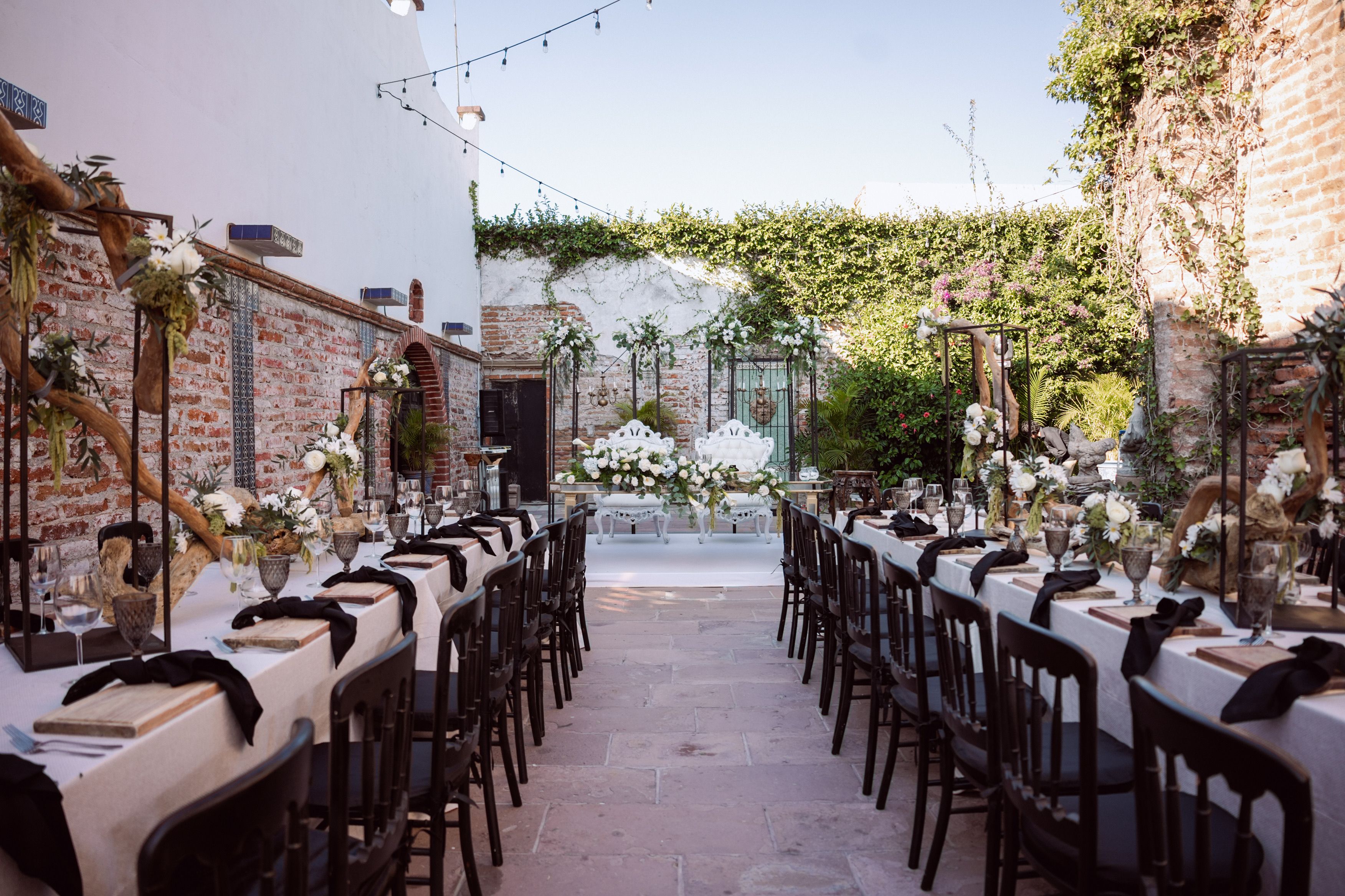 Elegant Outdoor Wedding Reception Setup · Free Stock Photo