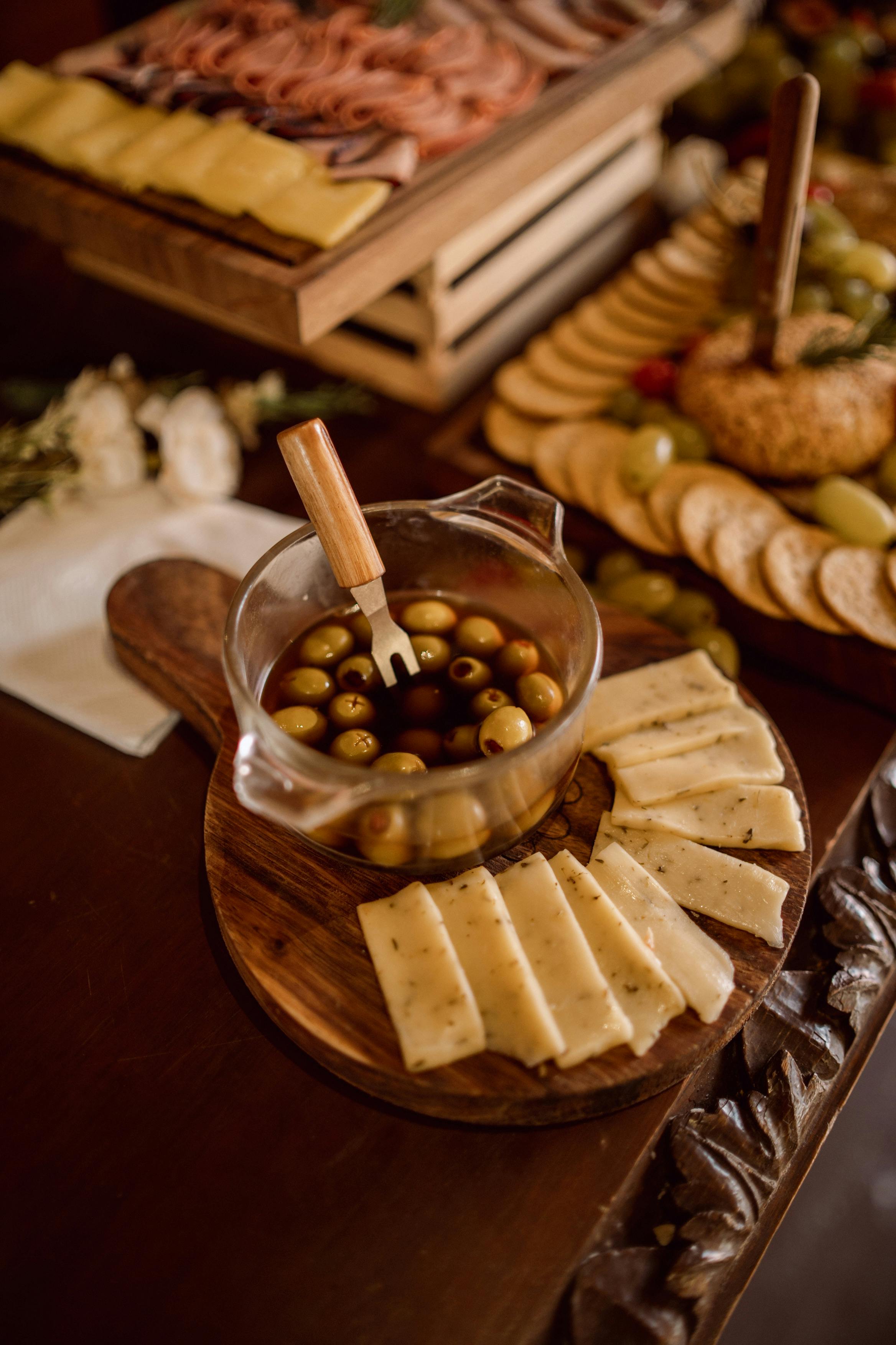 Elegant Cheese and Olive Platter for Events · Free Stock Photo