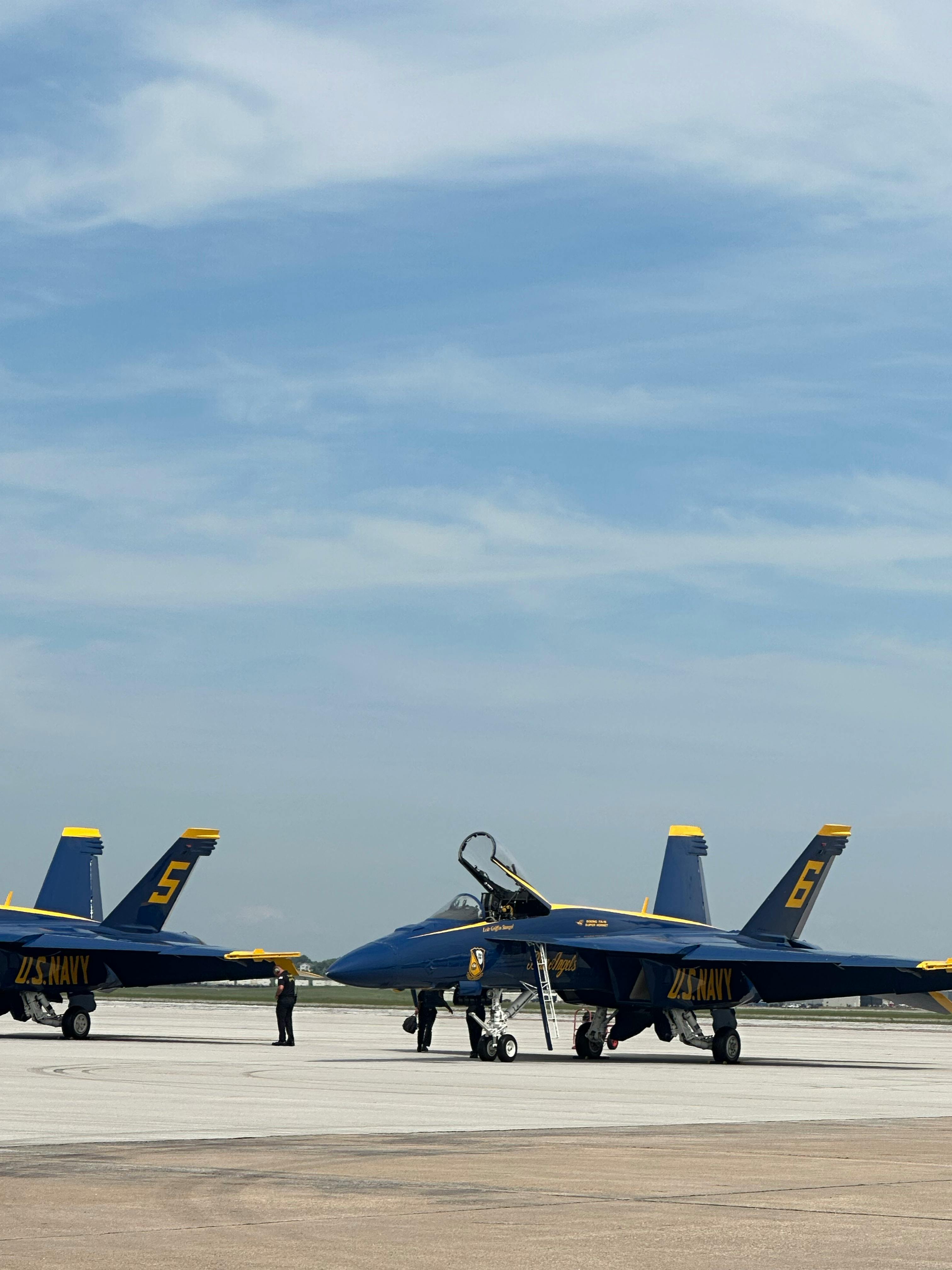 Jet Wings Photos, Download The BEST Free Jet Wings Stock Photos & HD Images