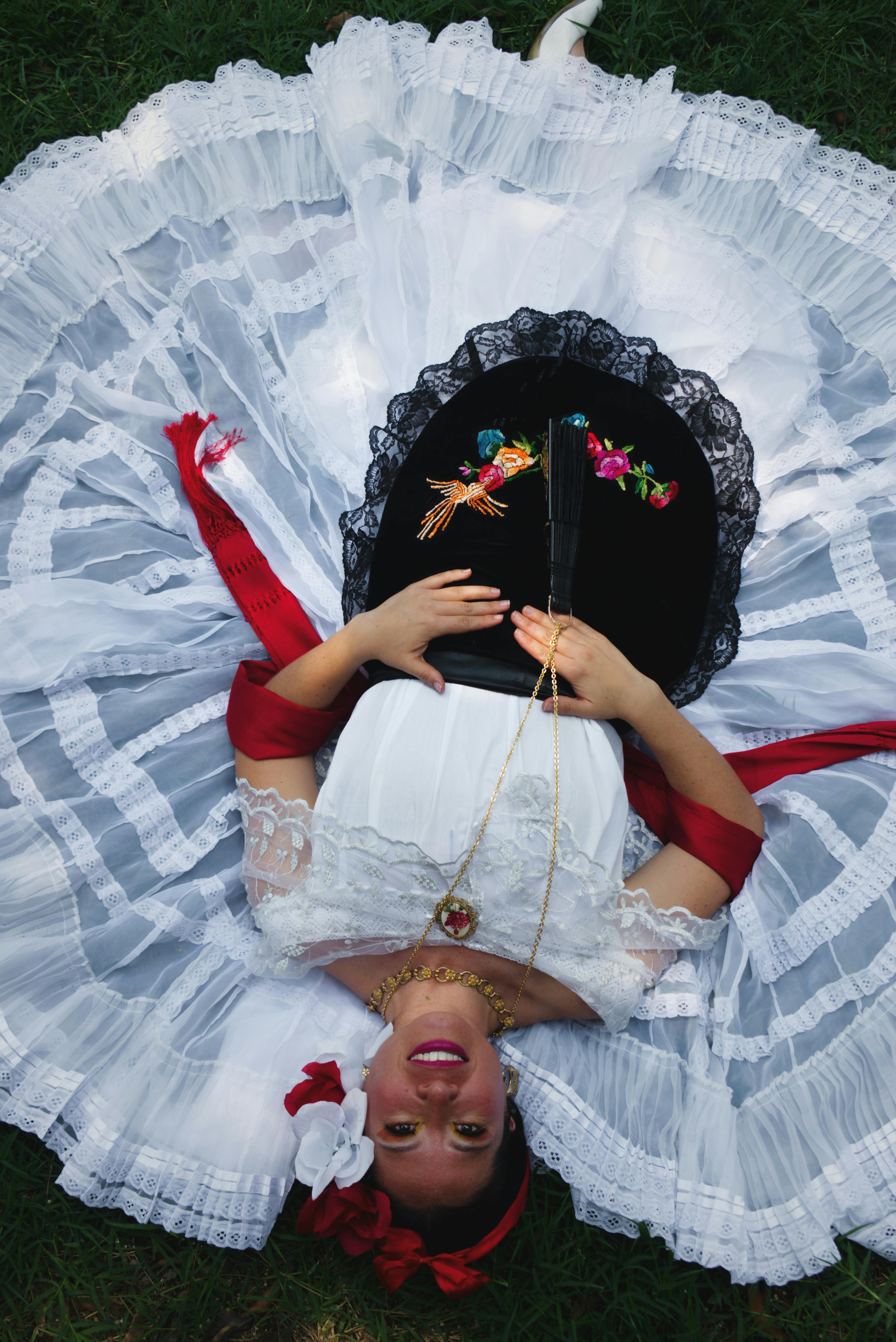 Traditional Mexican Dance Costume Celebration · Free Stock Photo