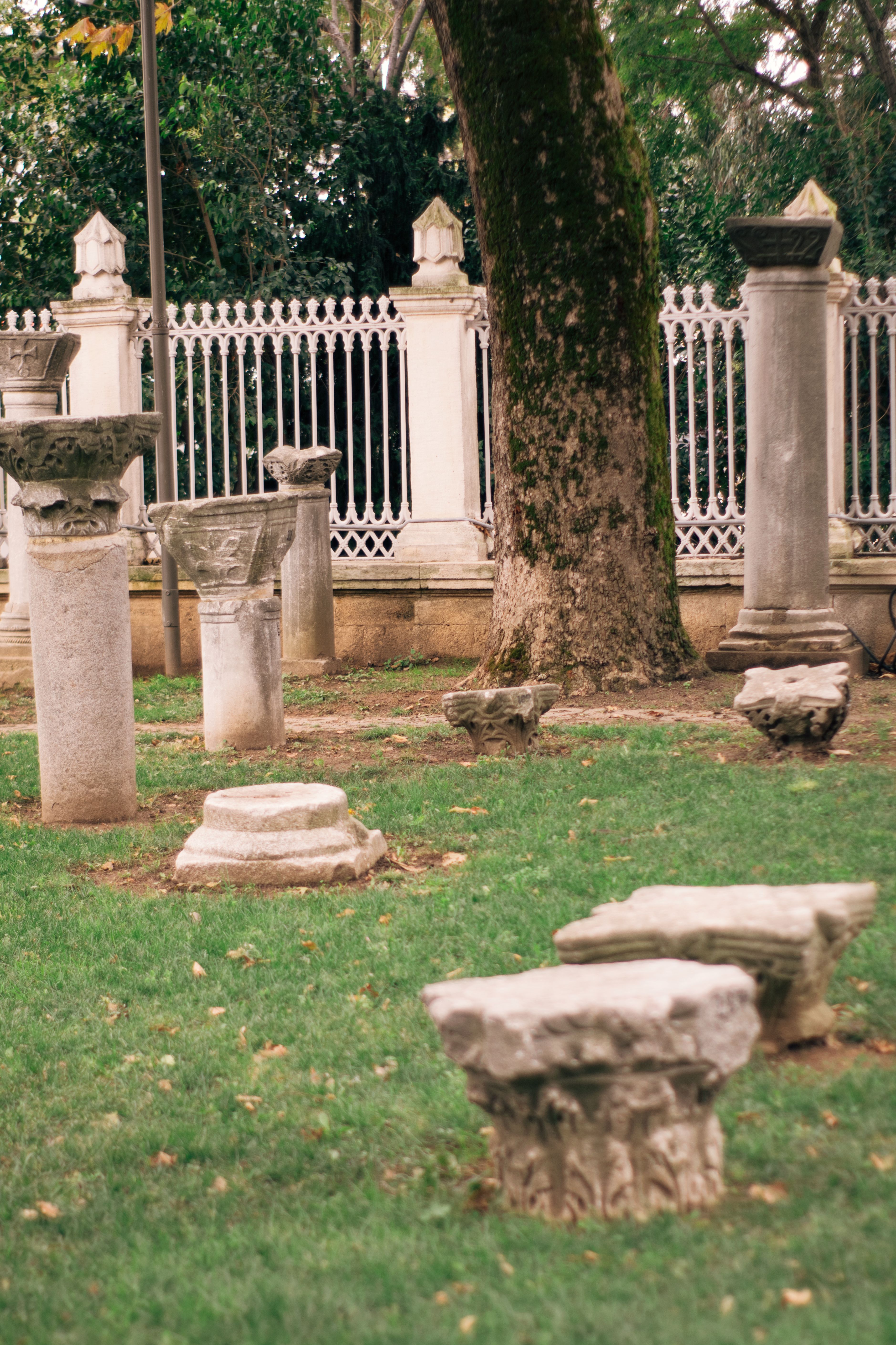 Ancient Roman Ruins in Outdoor Garden Setting · Free Stock Photo