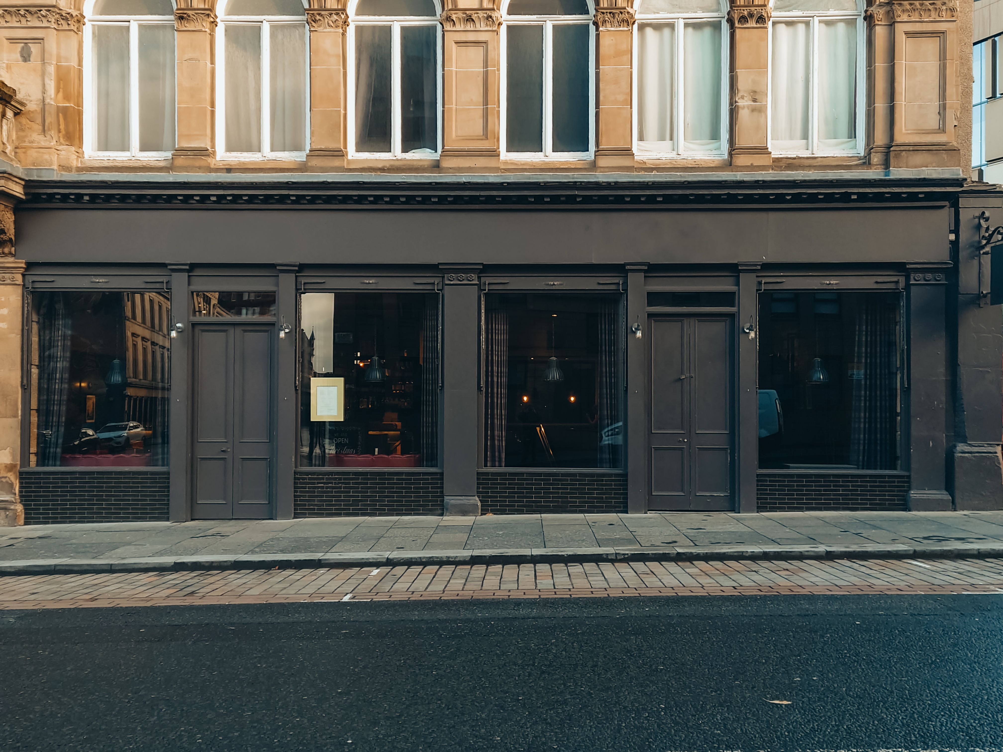 Historic Urban Building with Symmetrical Facade · Free Stock Photo