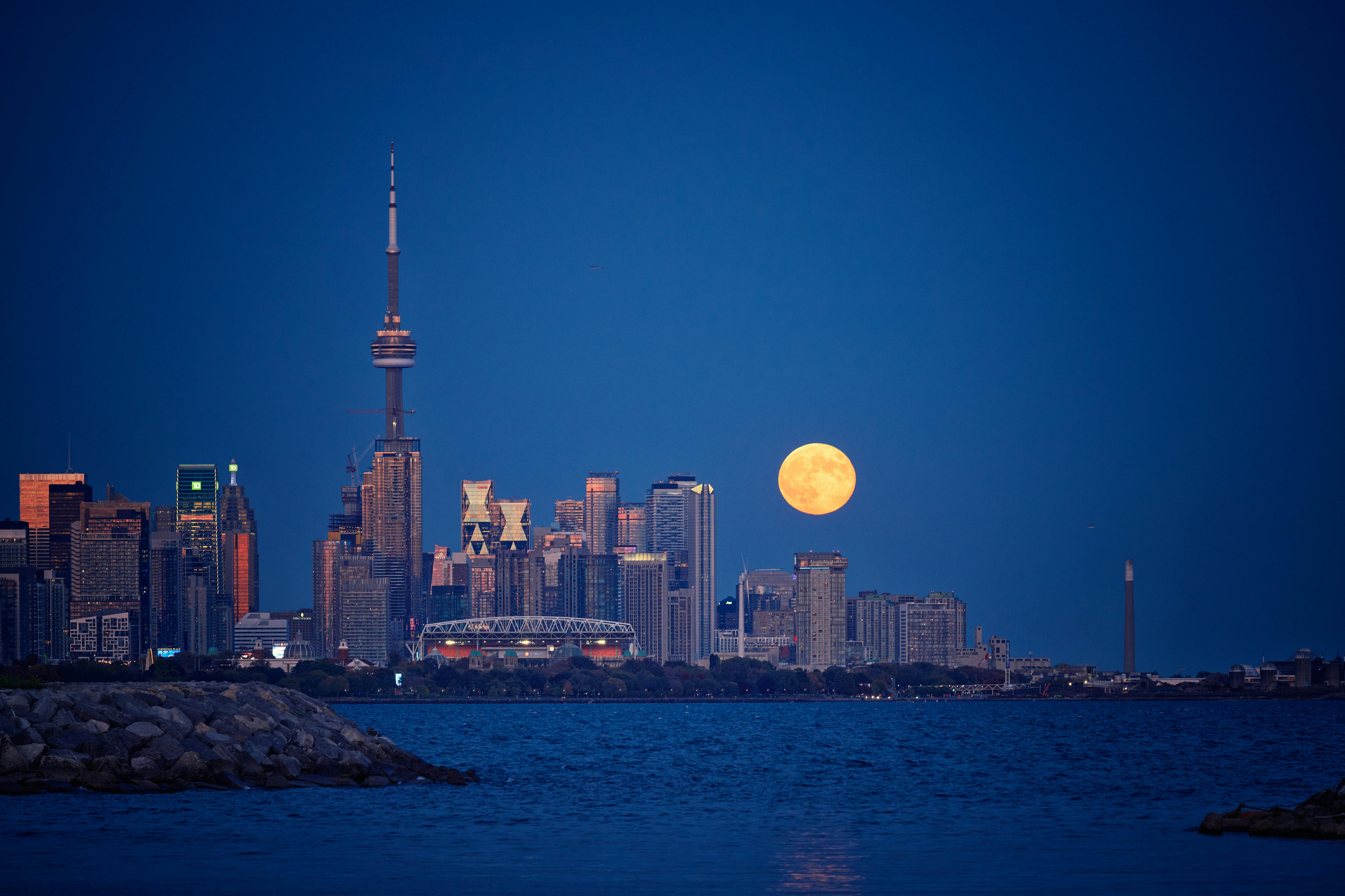 Full Moon Over Toronto Skyline at Night · Free Stock Photo