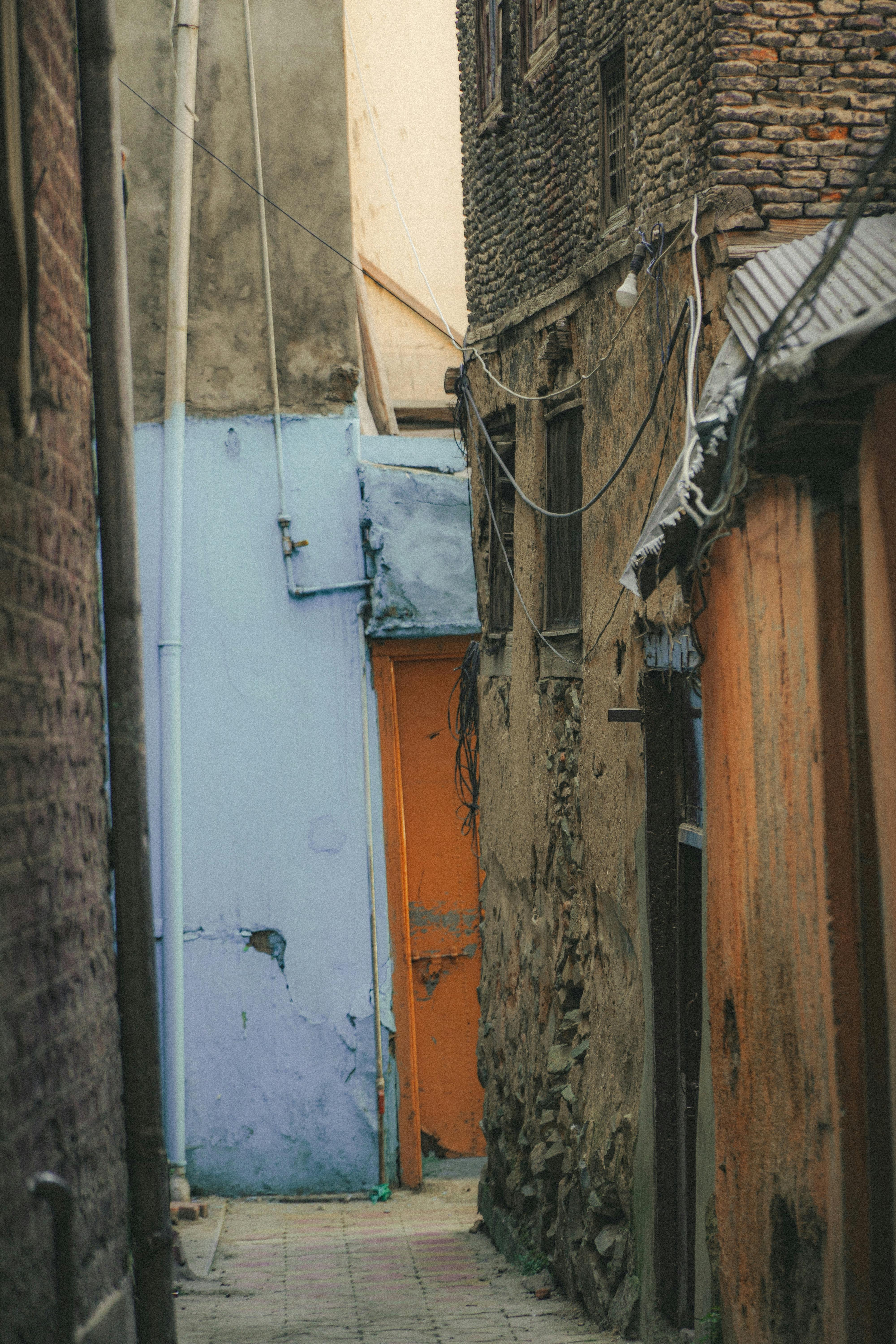 Charming Narrow Alleyway with Rustic Walls · Free Stock Photo
