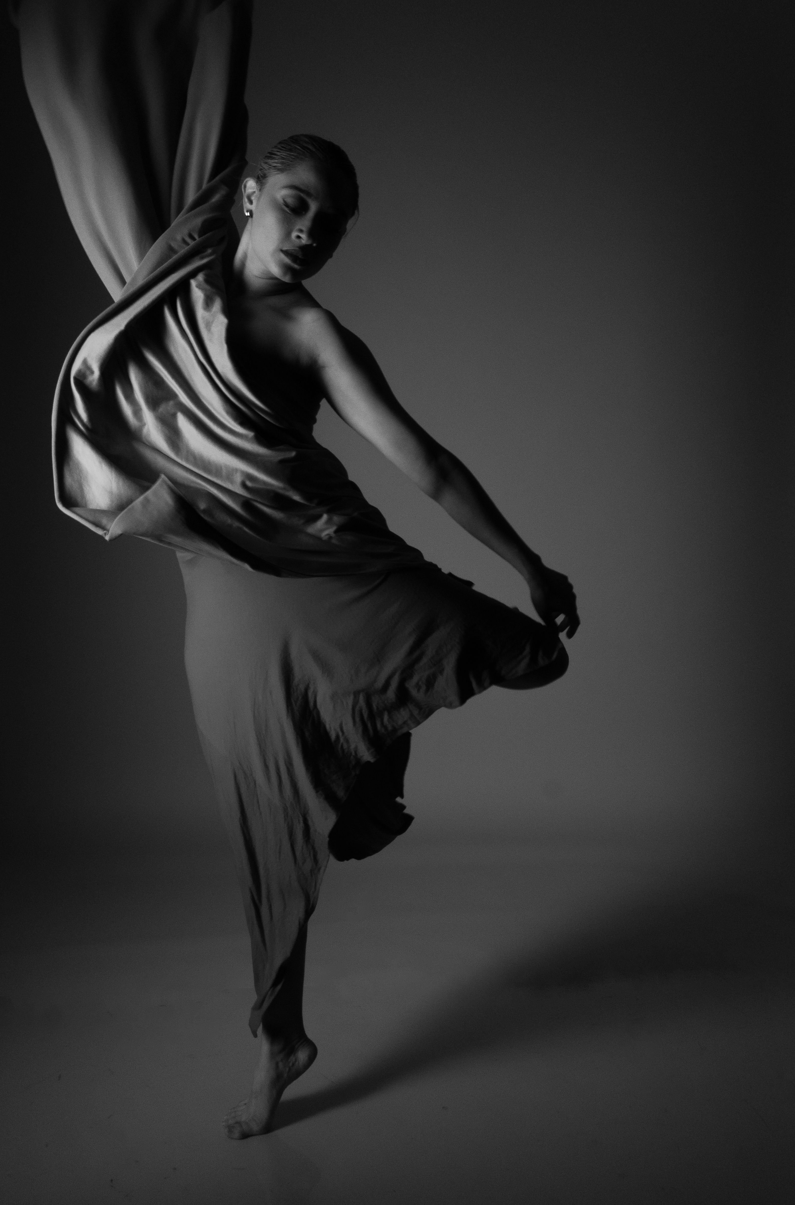 Graceful Ballet Dancer in Monochrome Artistic Pose · Free Stock Photo