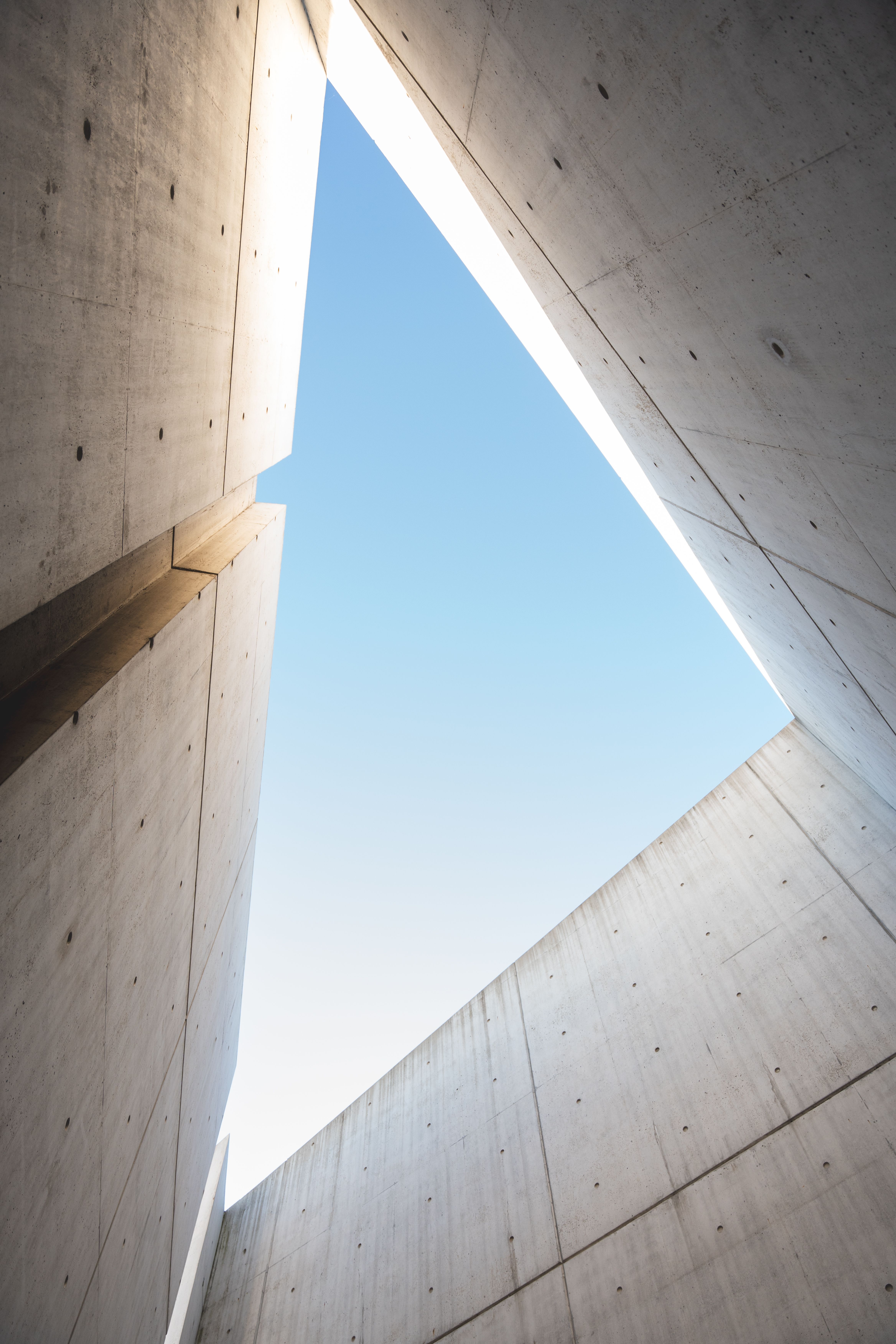 Modern Concrete Architecture with Sky View · Free Stock Photo