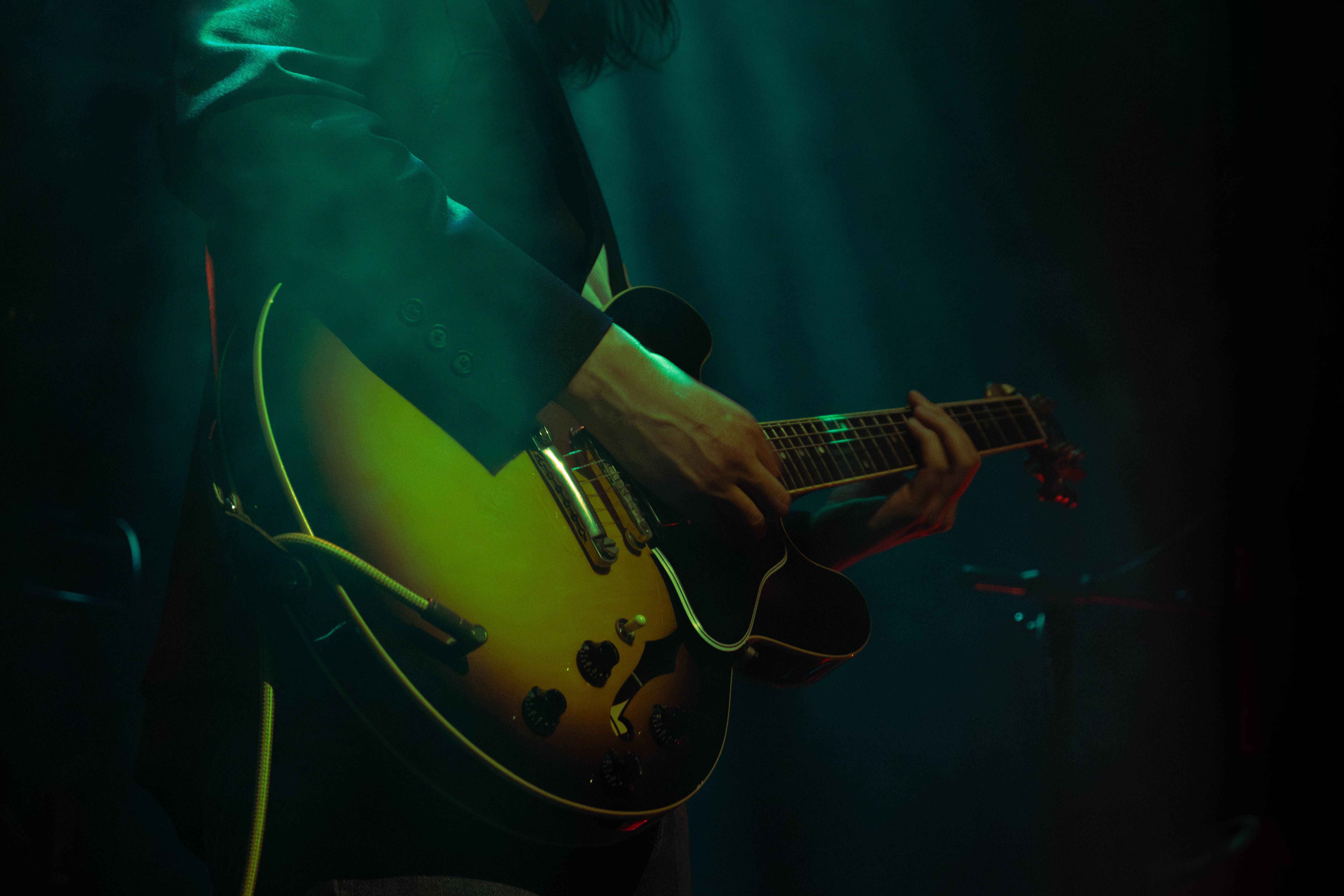 Moody Electric Guitar Performance in Concert · Free Stock Photo