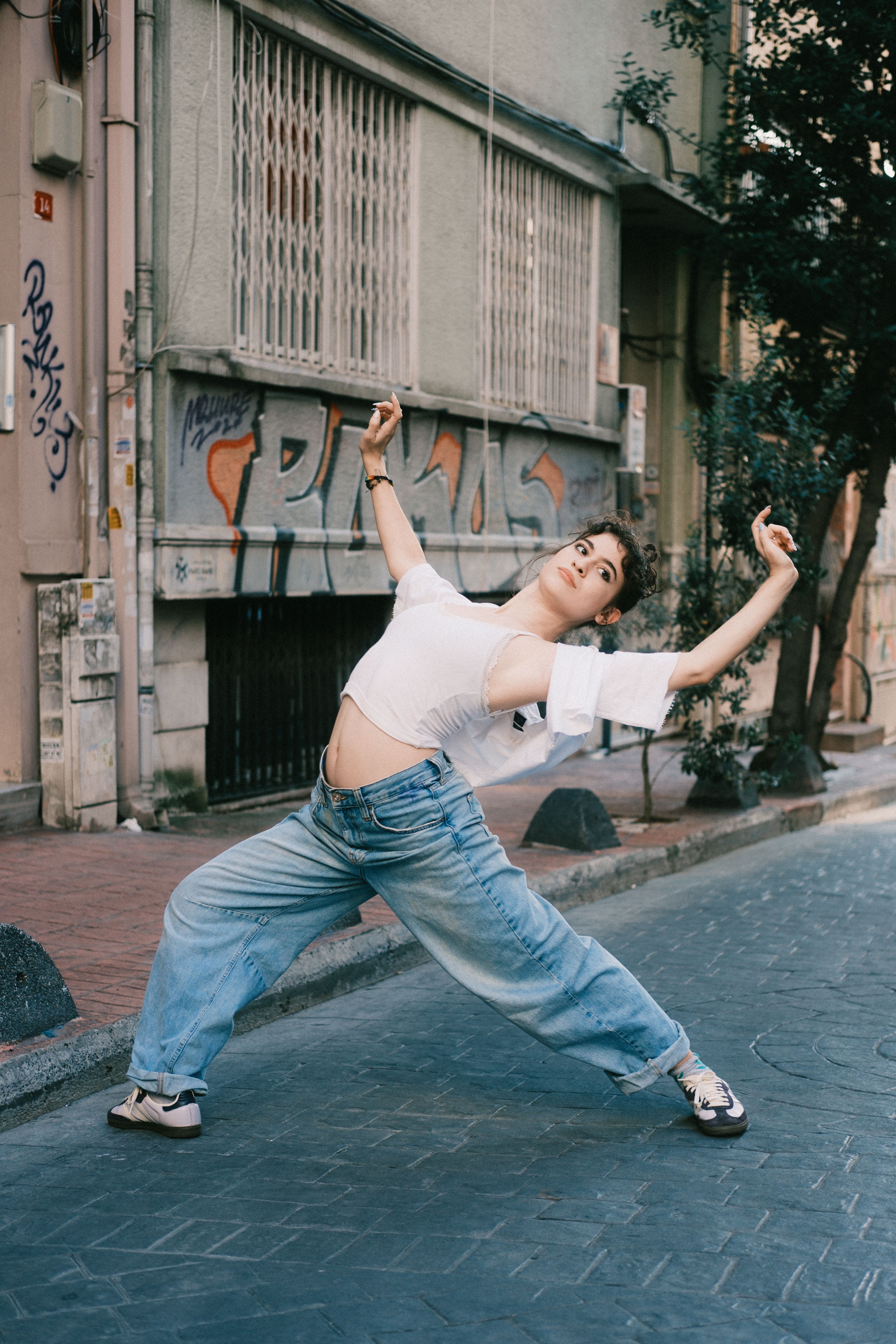 Artsy Pose Photos, Download The BEST Free Artsy Pose Stock Photos & HD ...