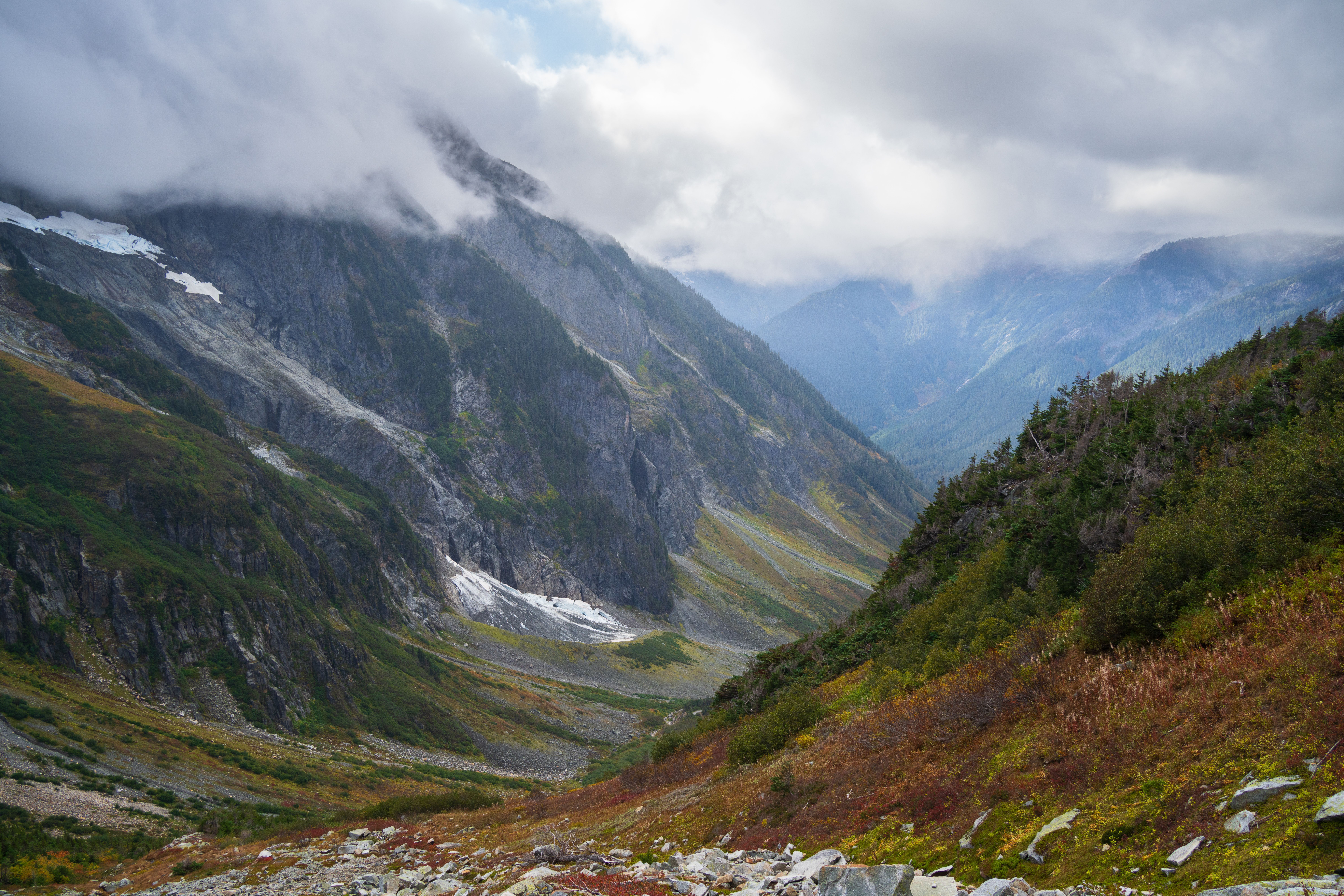 Breathtaking Mountain Valley in Washington State · Free Stock Photo