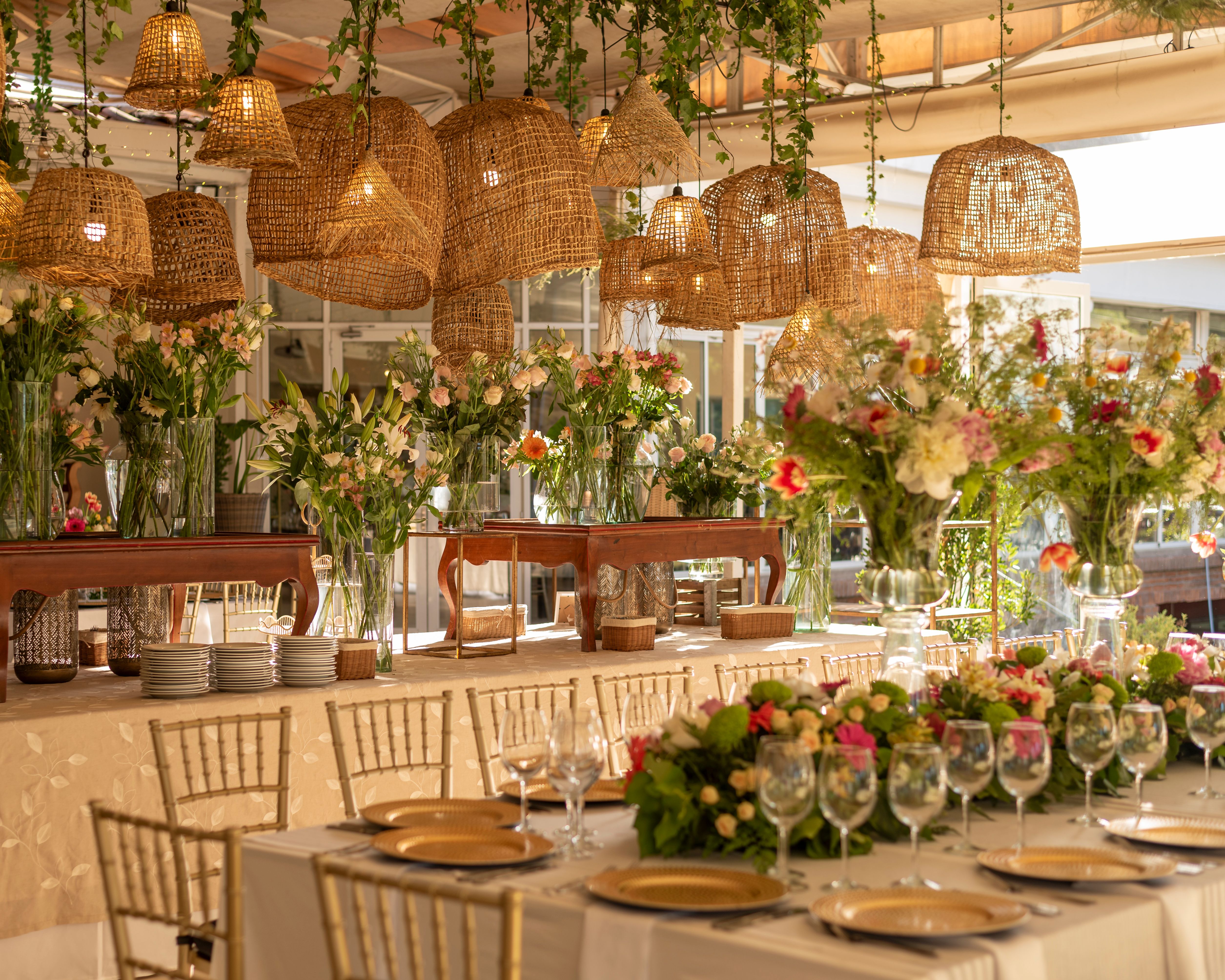 Elegant Event Setting with Floral Decorations · Free Stock Photo